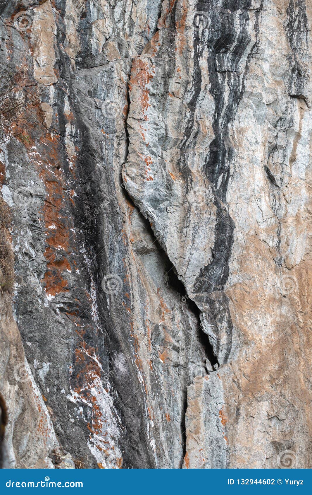 Textura rocosa de la pared foto de archivo. Imagen de rojo - 132944602