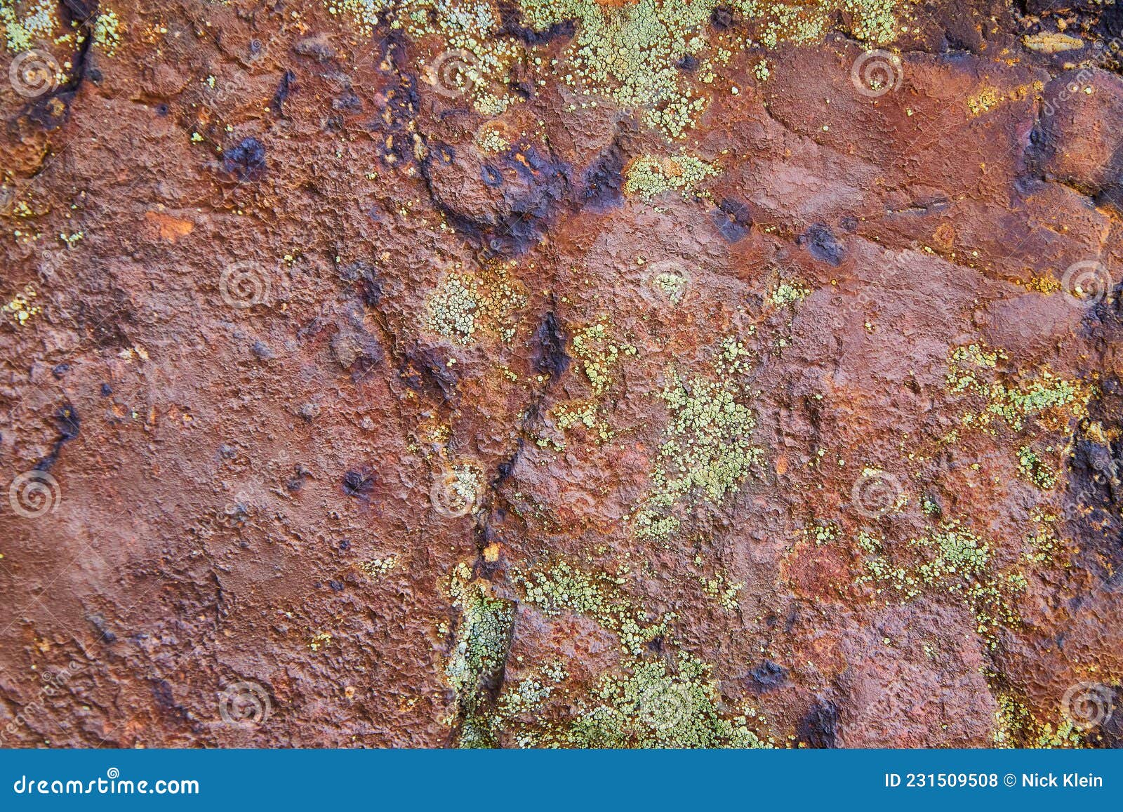 Texture De La Paroi Rocheuse De Rouge Avec Des Taches De Lichen Photo ...