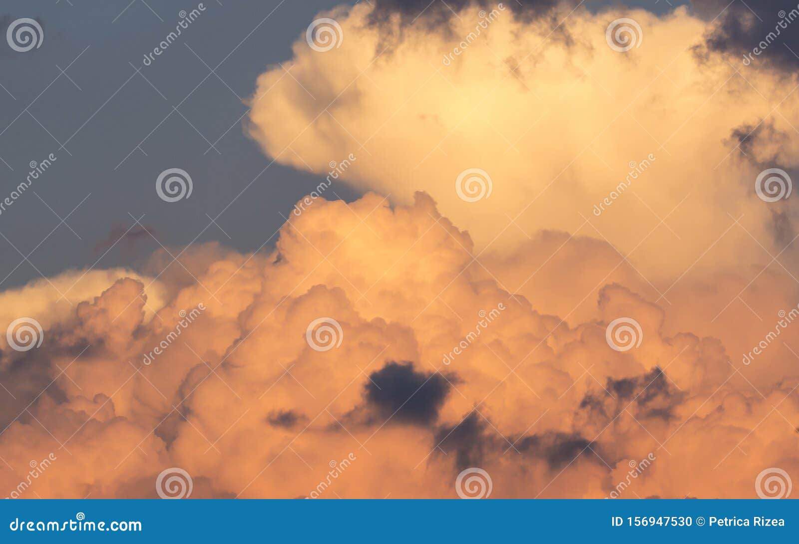 Nuages D Orage Photos Stock - Téléchargez 33,899 Photos libres de droits