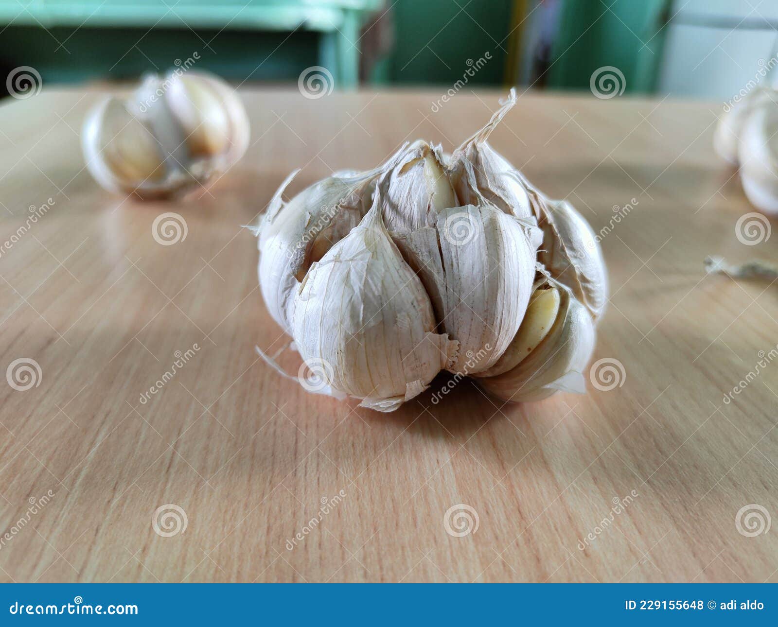 The Texture of the Garlic Pose on the Dining Table 20 Stock Photo ...