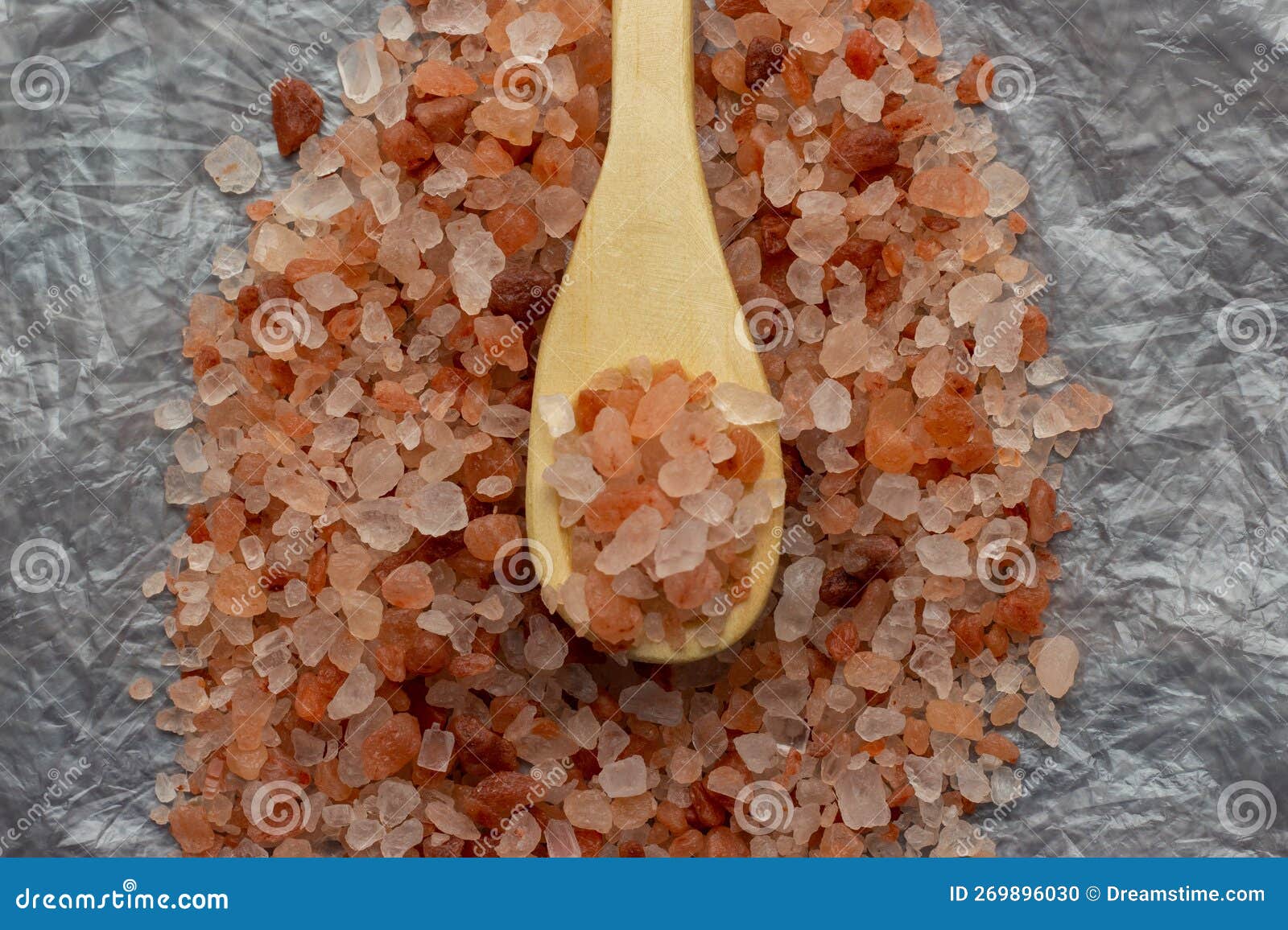 Texture Himalayan Pink Salt - Himalayan Pink Salt in Wooden Spoon Stock ...