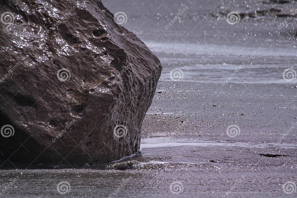 Texture a Rock in the Beach and Tidal Current Stock Photo - Image of ...