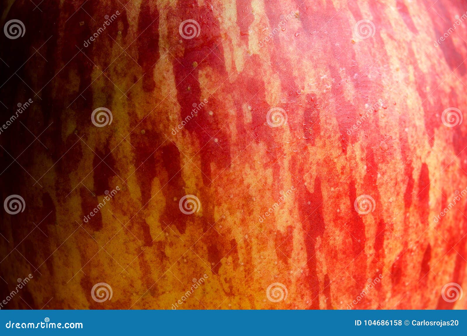 Texture rouge de pomme photo stock. Image du peau, couleur - 104686158