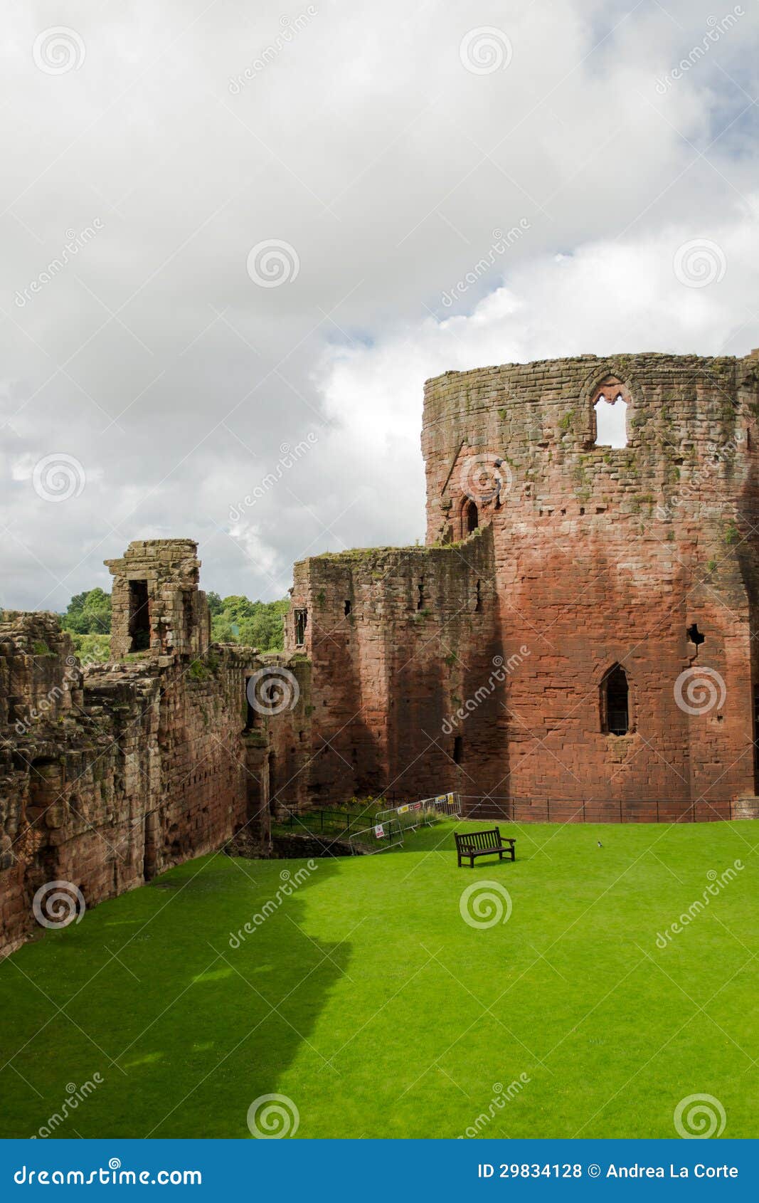 Bothwell Castle in Scotland Stock Photo - Image of castle, defend: 29834128