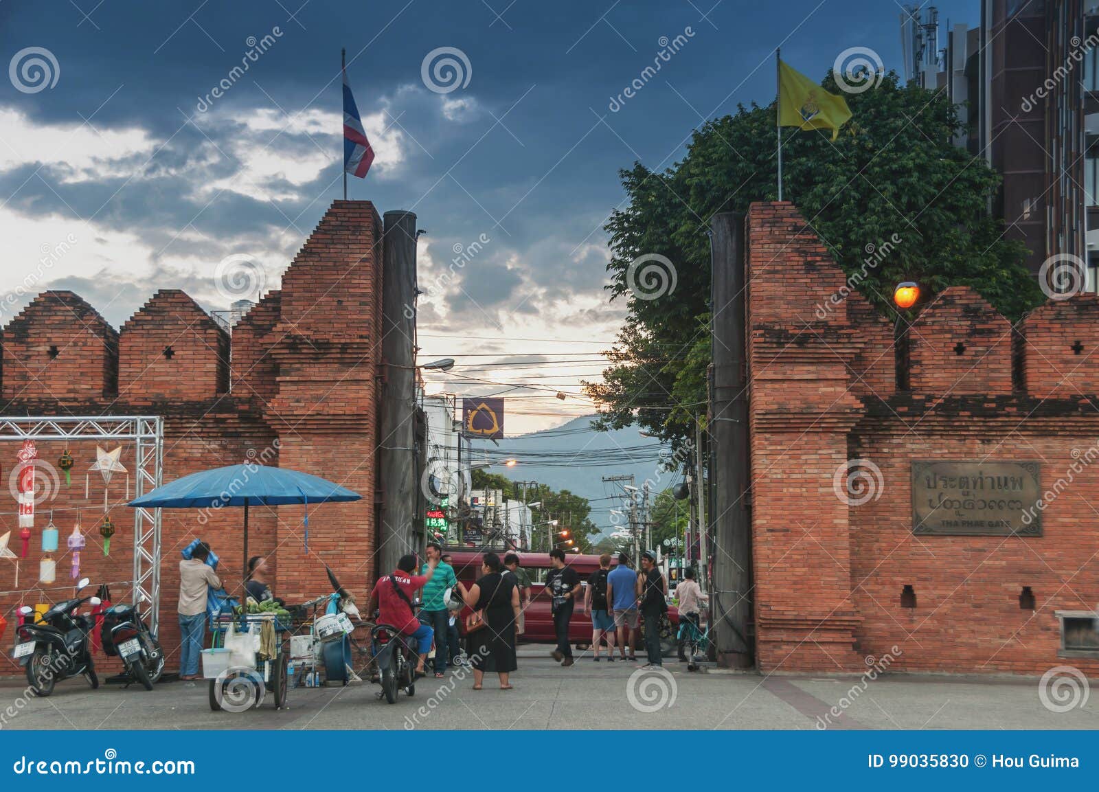 Tha-Phae gate Chiang Mai editorial image. Image of editorial - 99035830