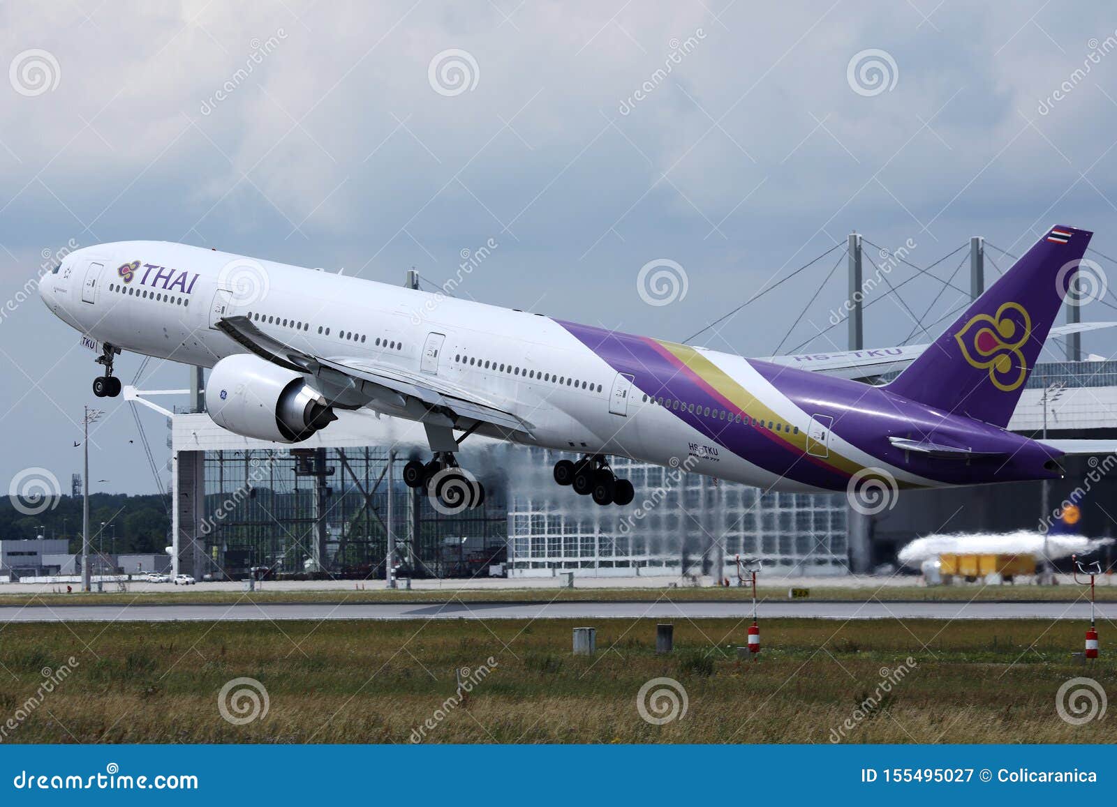 THAI FLYING SVCS Boeing B-707-321C HS-TFS CN 19372 LN 655 . Editorial ...