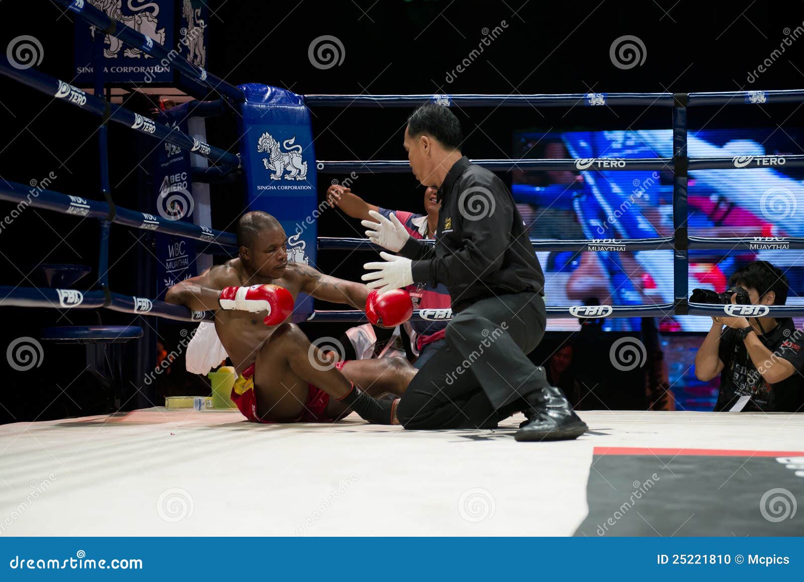 Thai boxer knocked out editorial image. Image of lost - 25221810