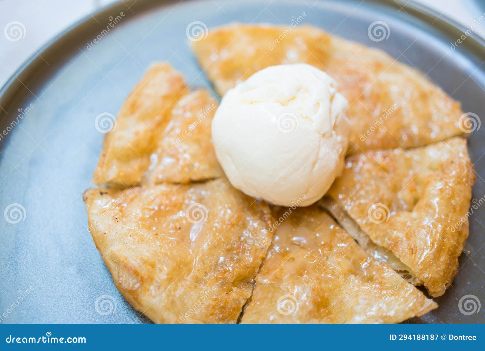 Thai Crispy Roti with Vanilla Ice Cream Stock Image - Image of fruit ...