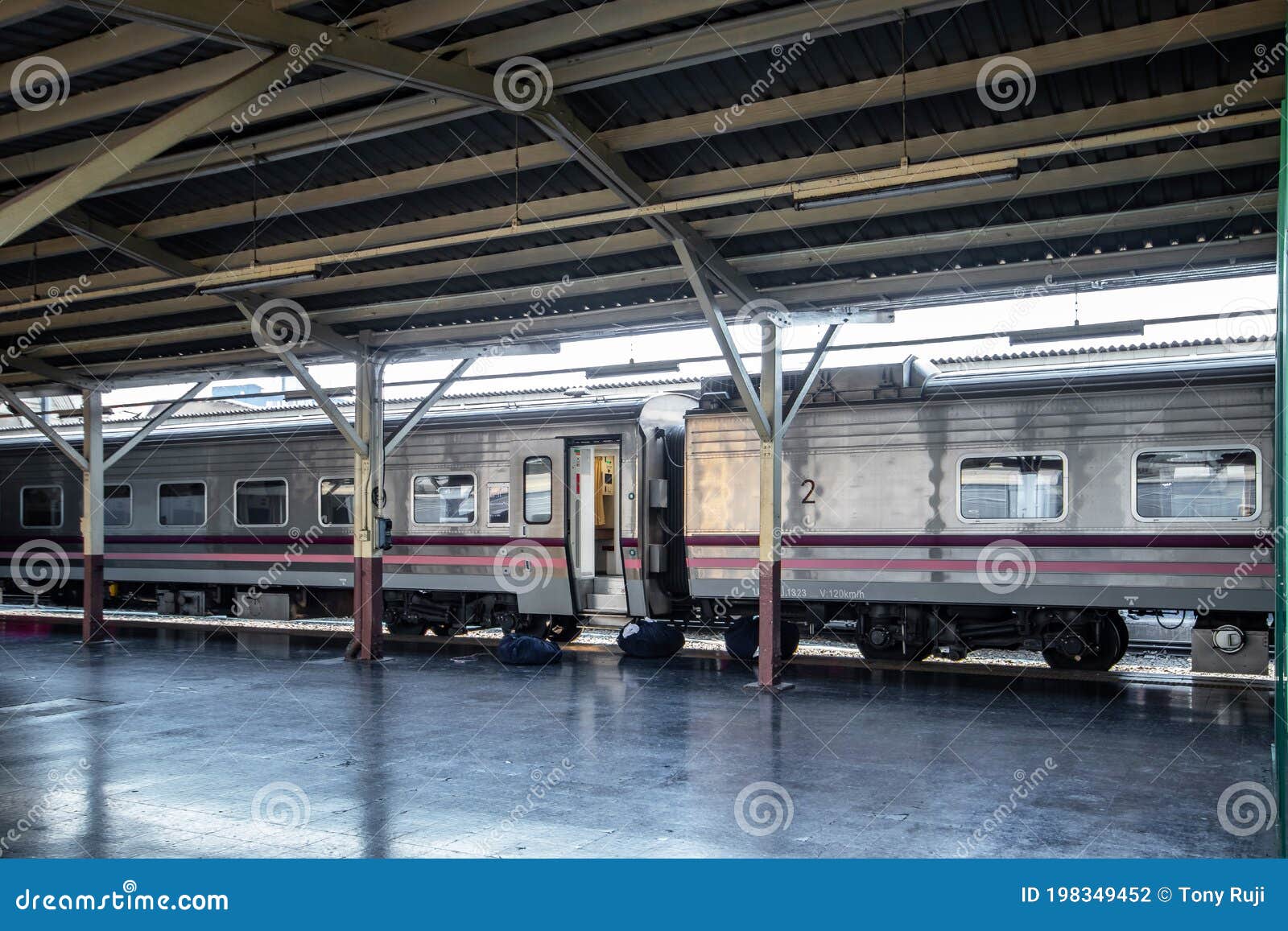 Thai Express Train In Bangkok Station Editorial Photo | CartoonDealer ...