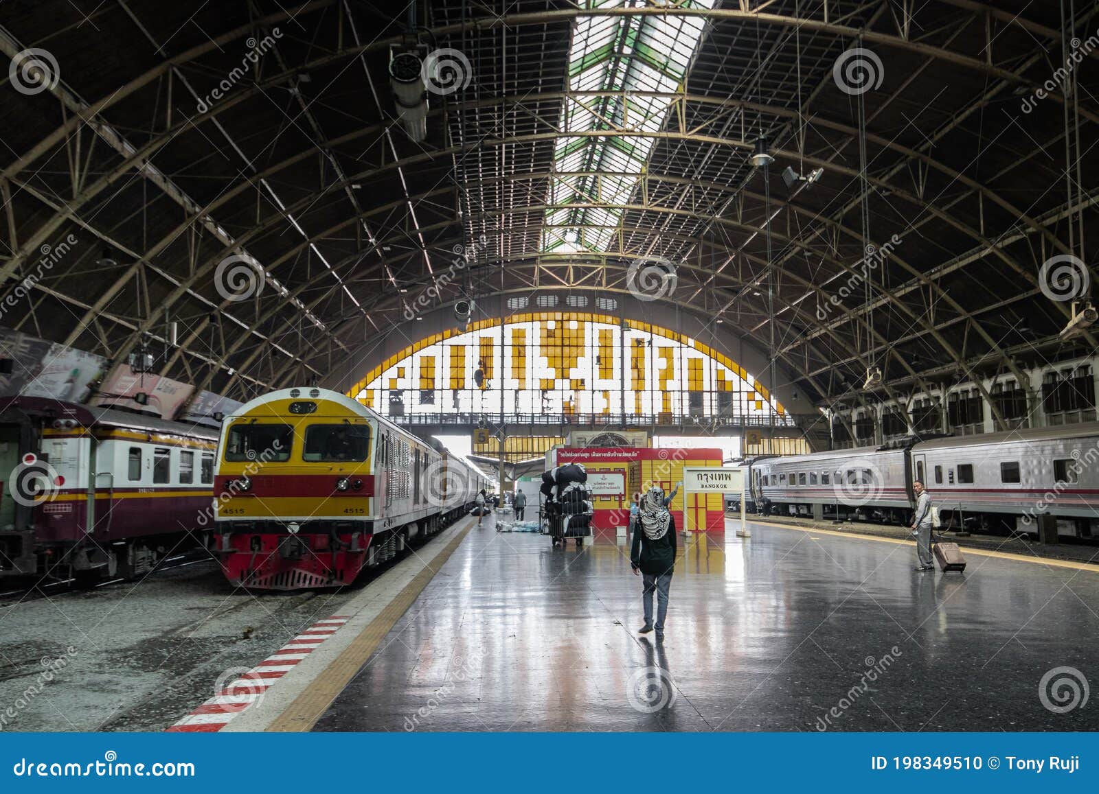 Thai Express Train in Bangkok Station Editorial Image - Image of ...