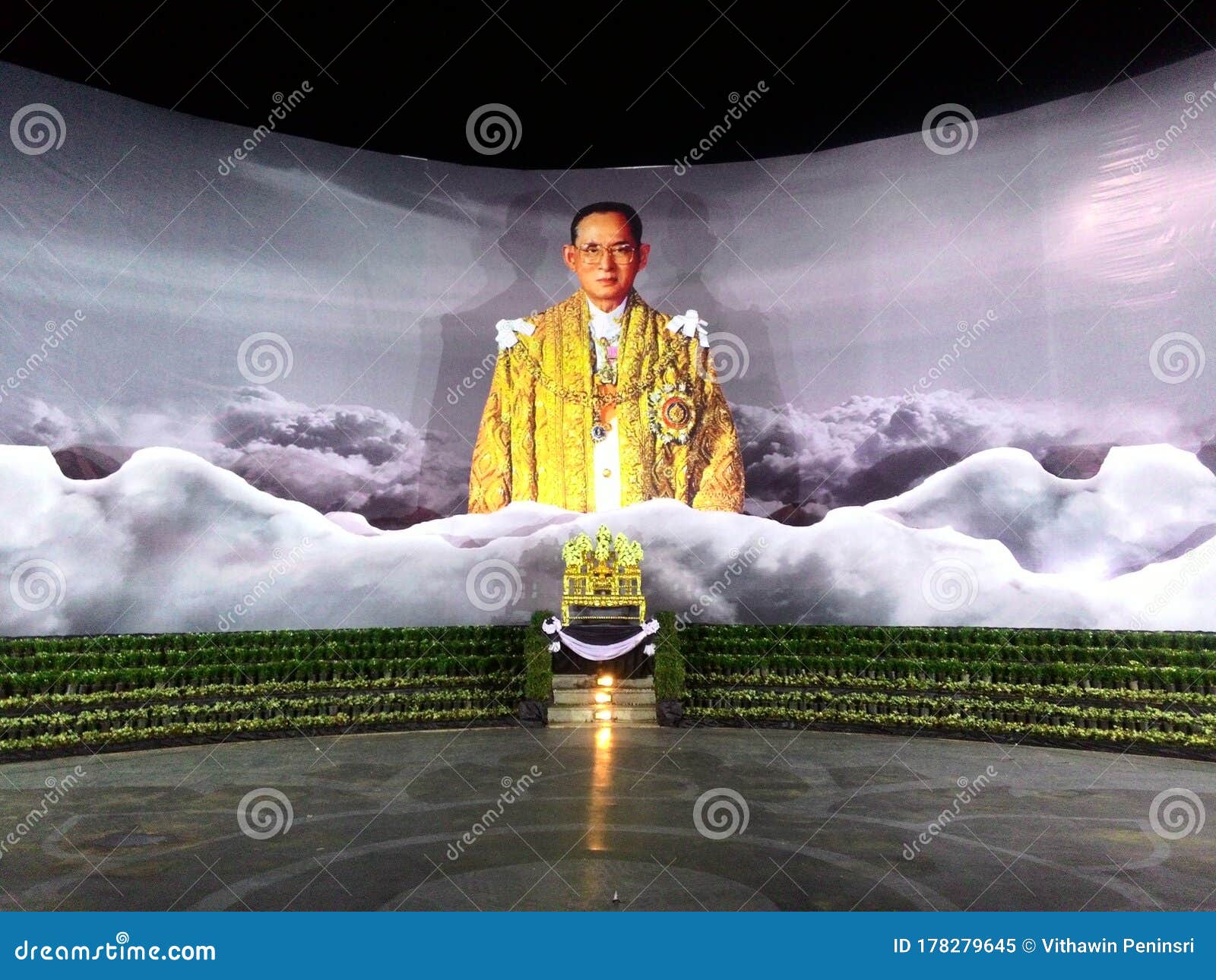 Thai king rama9 imagen editorial. Imagen de escultura - 178279645