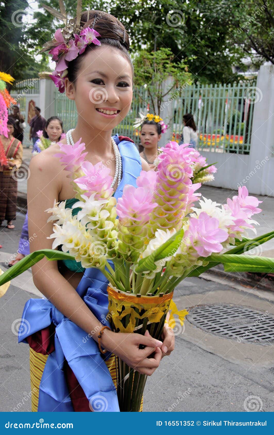 Thai Lady in Traditional Dress Editorial Photography - Image of dancer ...