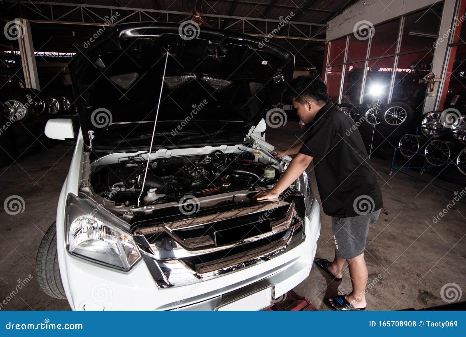 Thai Mechanic in the Garage Stock Photo - Image of girl, asia: 165708908