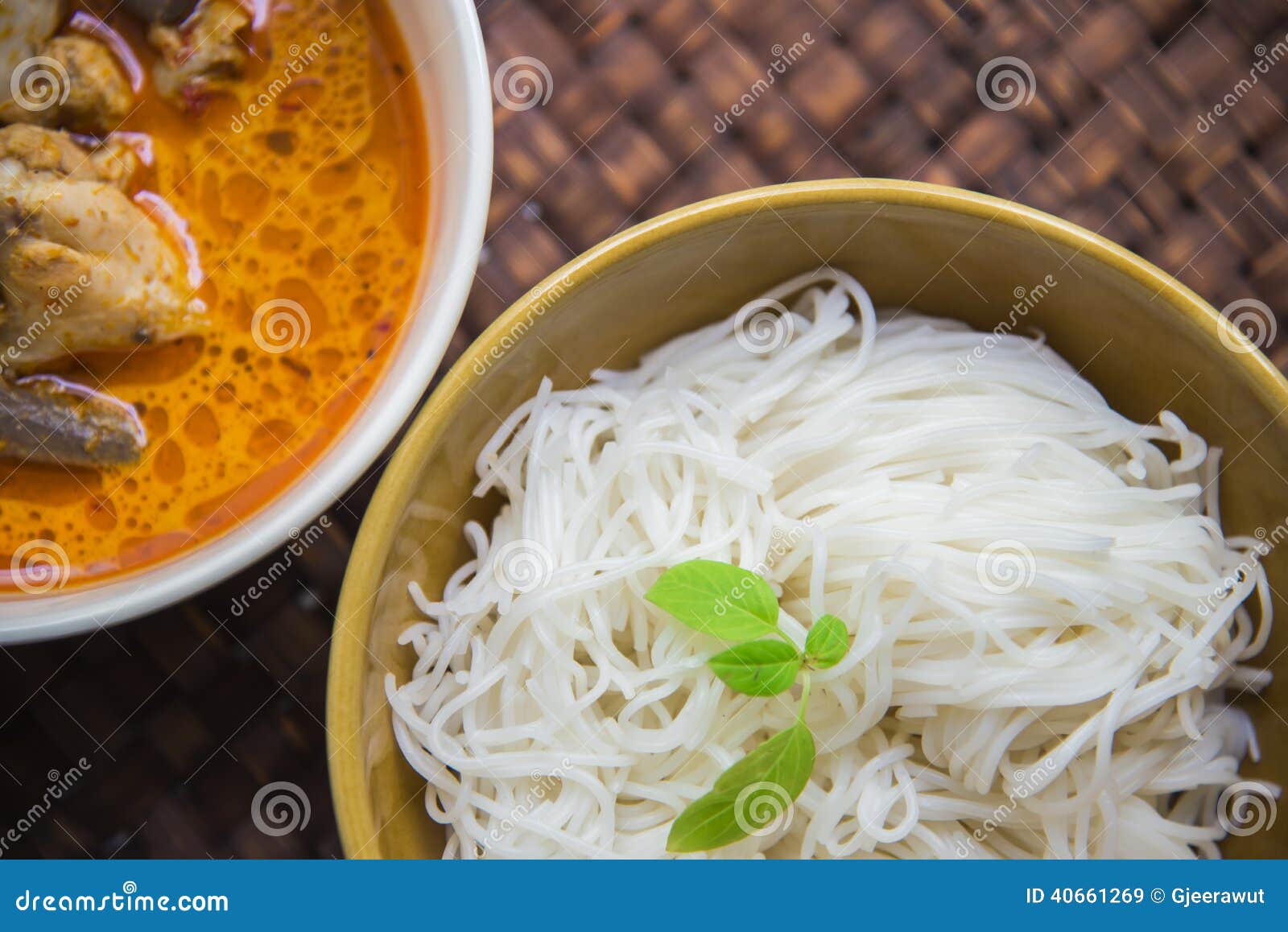 Thai Rice Vermicelli with Green Chicken Curry on Weaving Mat5 Stock ...