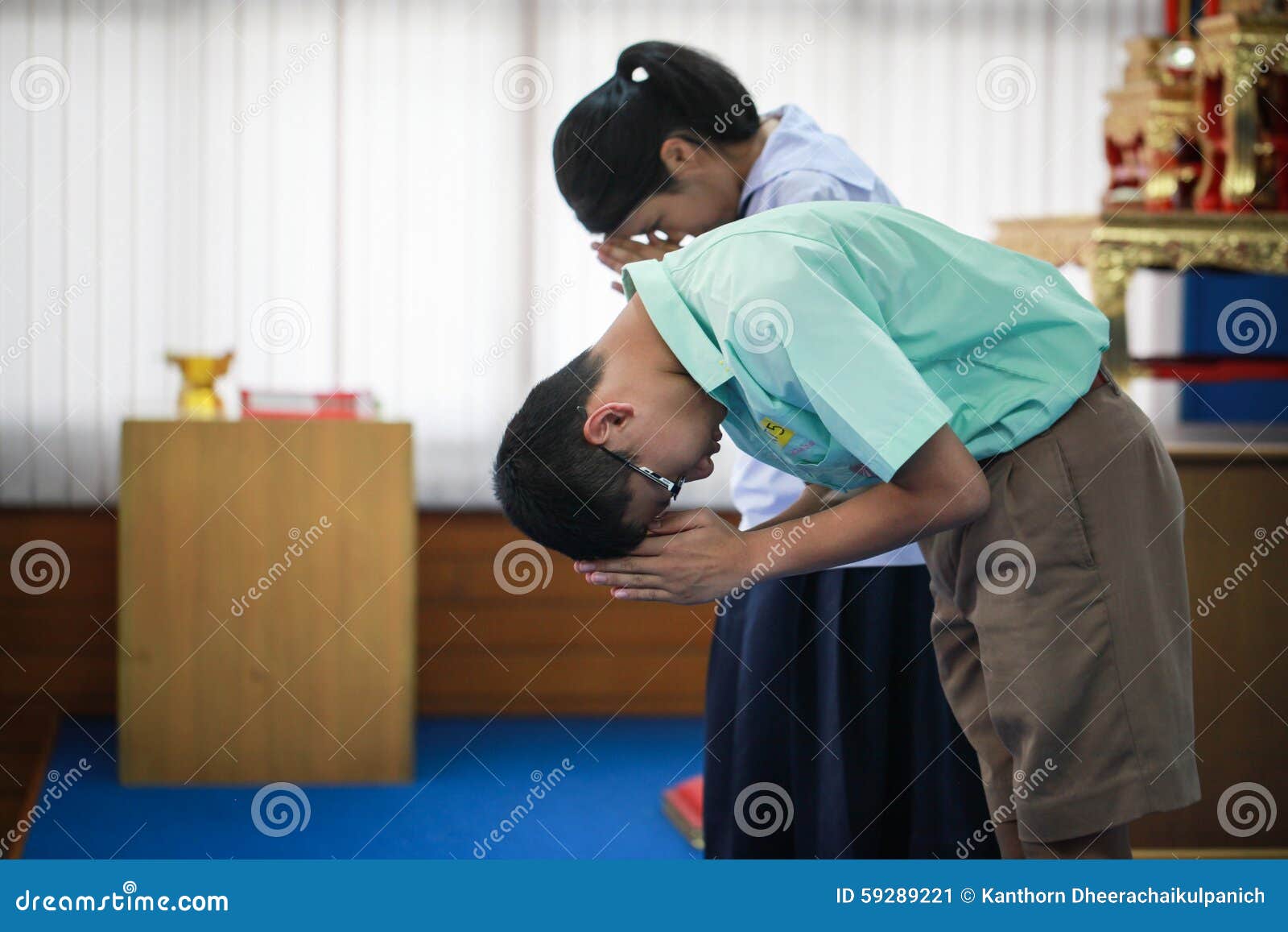 Thai Students pay respect editorial photo. Image of show - 59289221