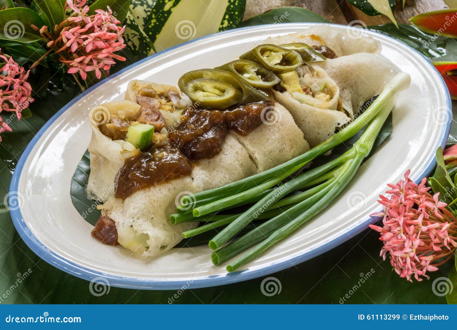 Thai Style Spring Rolls or Popiah Stock Image - Image of lunch, gourmet ...