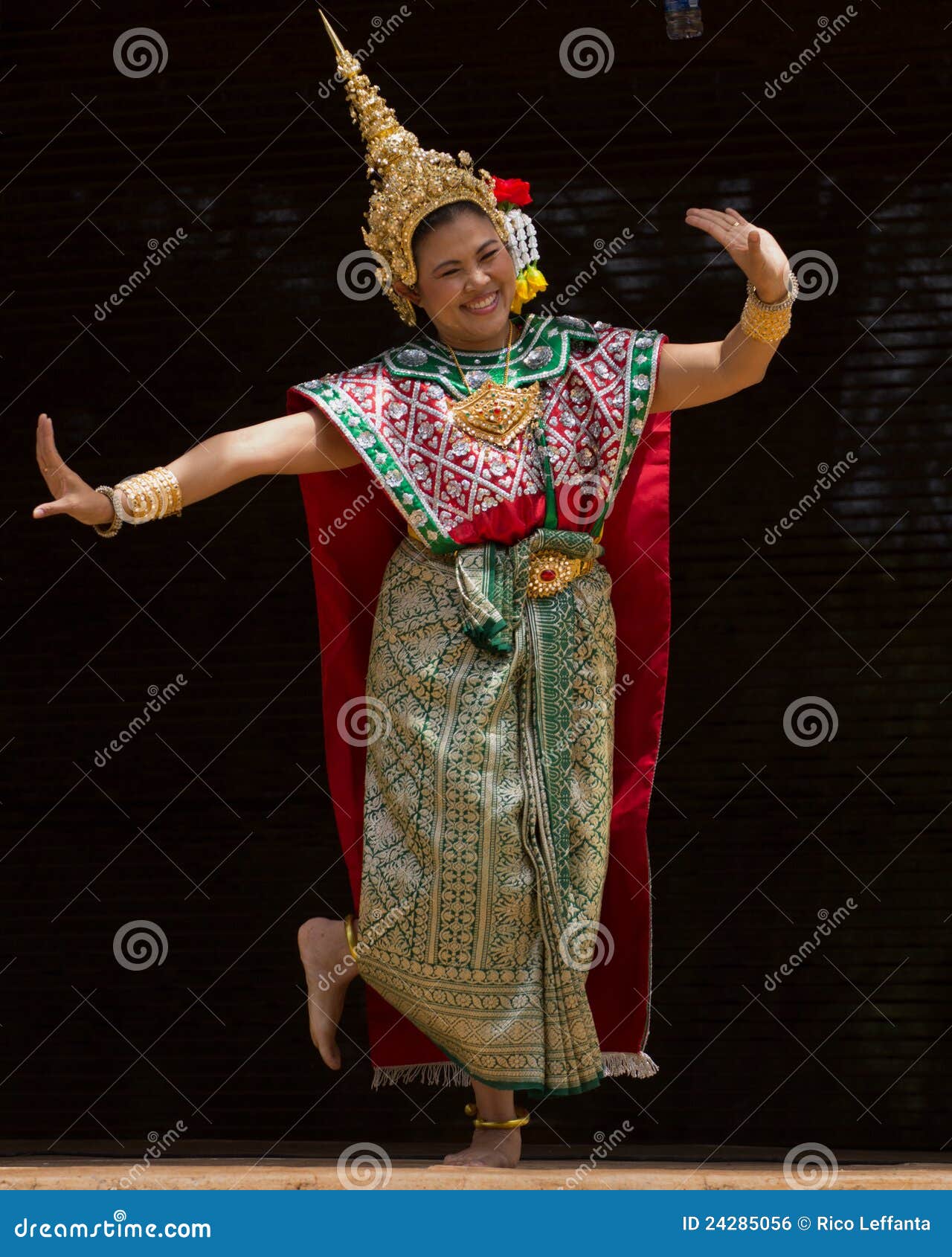Thai Traditional Dance editorial photo. Image of thai - 24285056