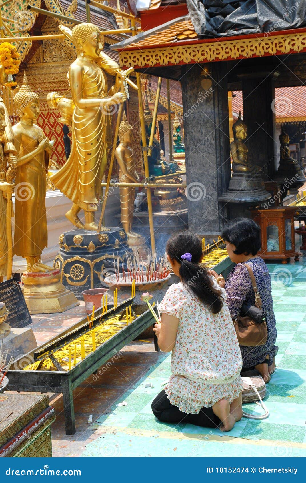 Thai Women Praying Editorial Stock Image Image Of Buddhist 18152474