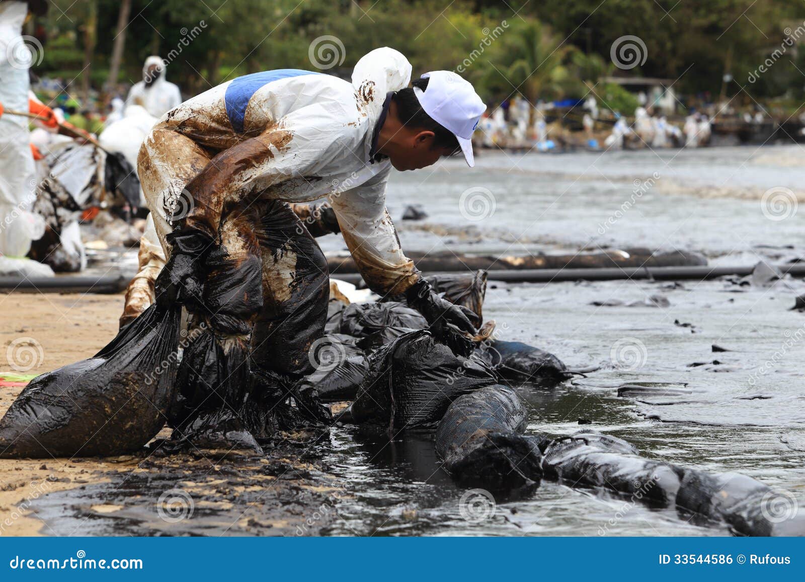 THAILAND-ENVIRONMENT-OIL-POLLUTION 编辑类照片 - 图片 包括有 海洋, 干净: 33544586