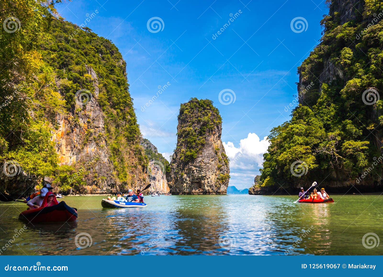 THAILAND, PHUKET, 10 January 2018 - Kayaking in Sea in Thailand ...
