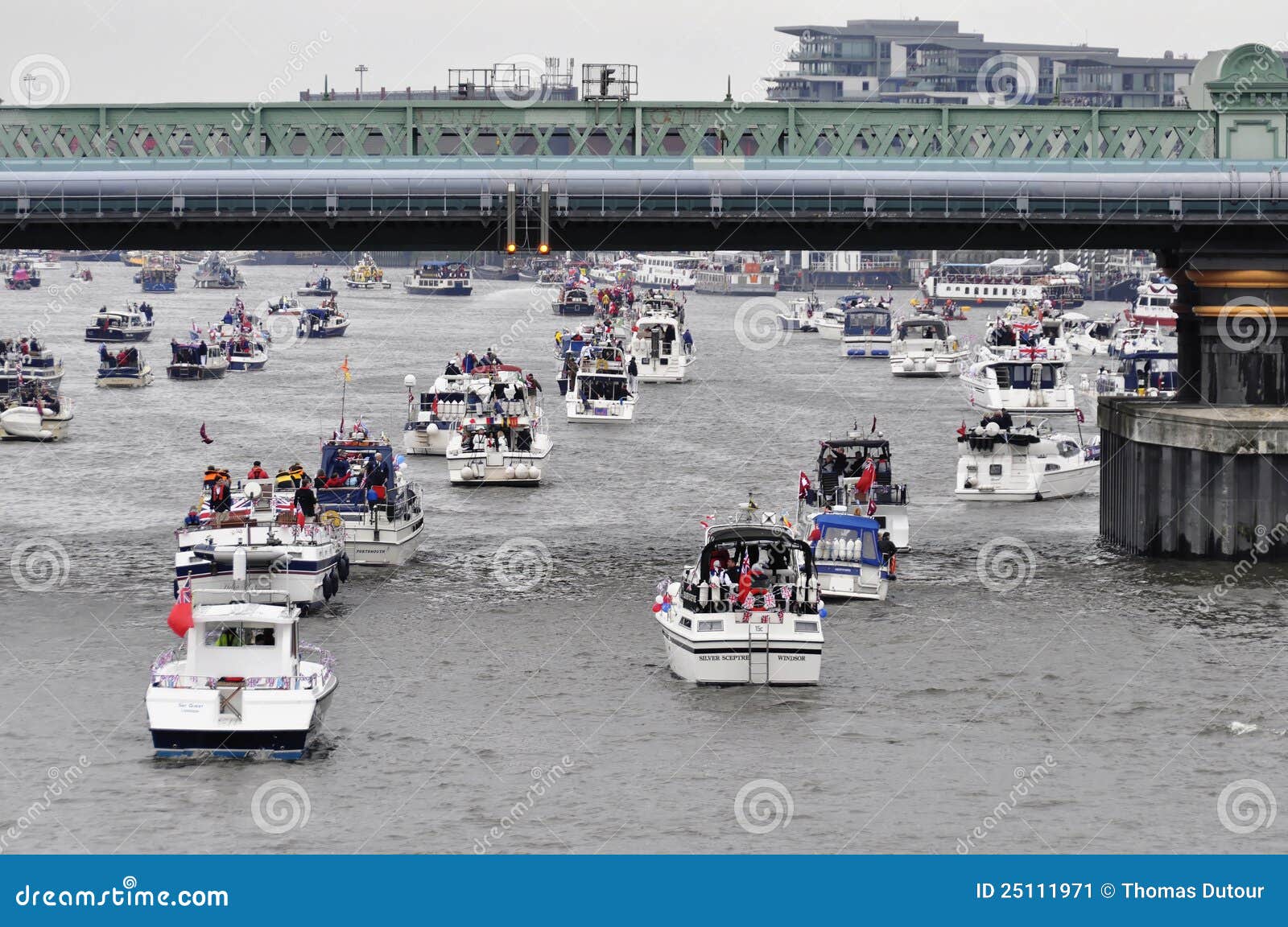 The Thames Diamond Jubilee Pageant Editorial Photo - Image of cloud ...