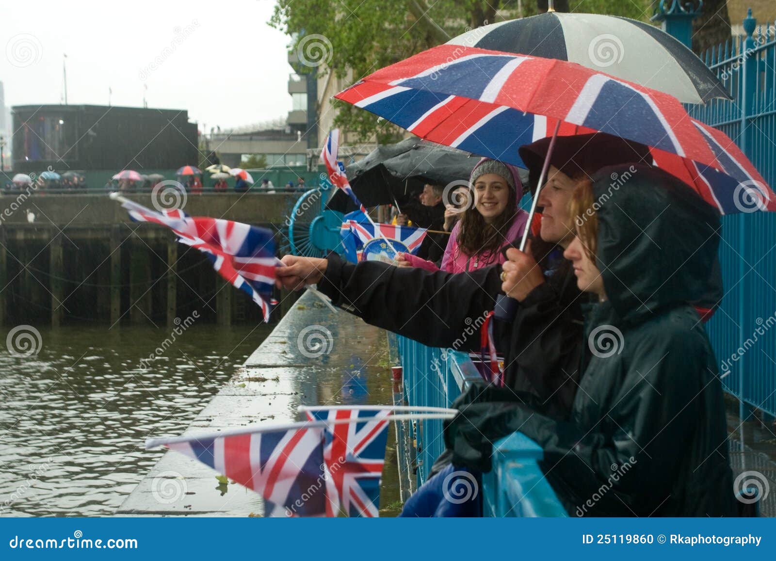 Thames Diamond Jubilee Pageant Editorial Image - Image of london, rain ...