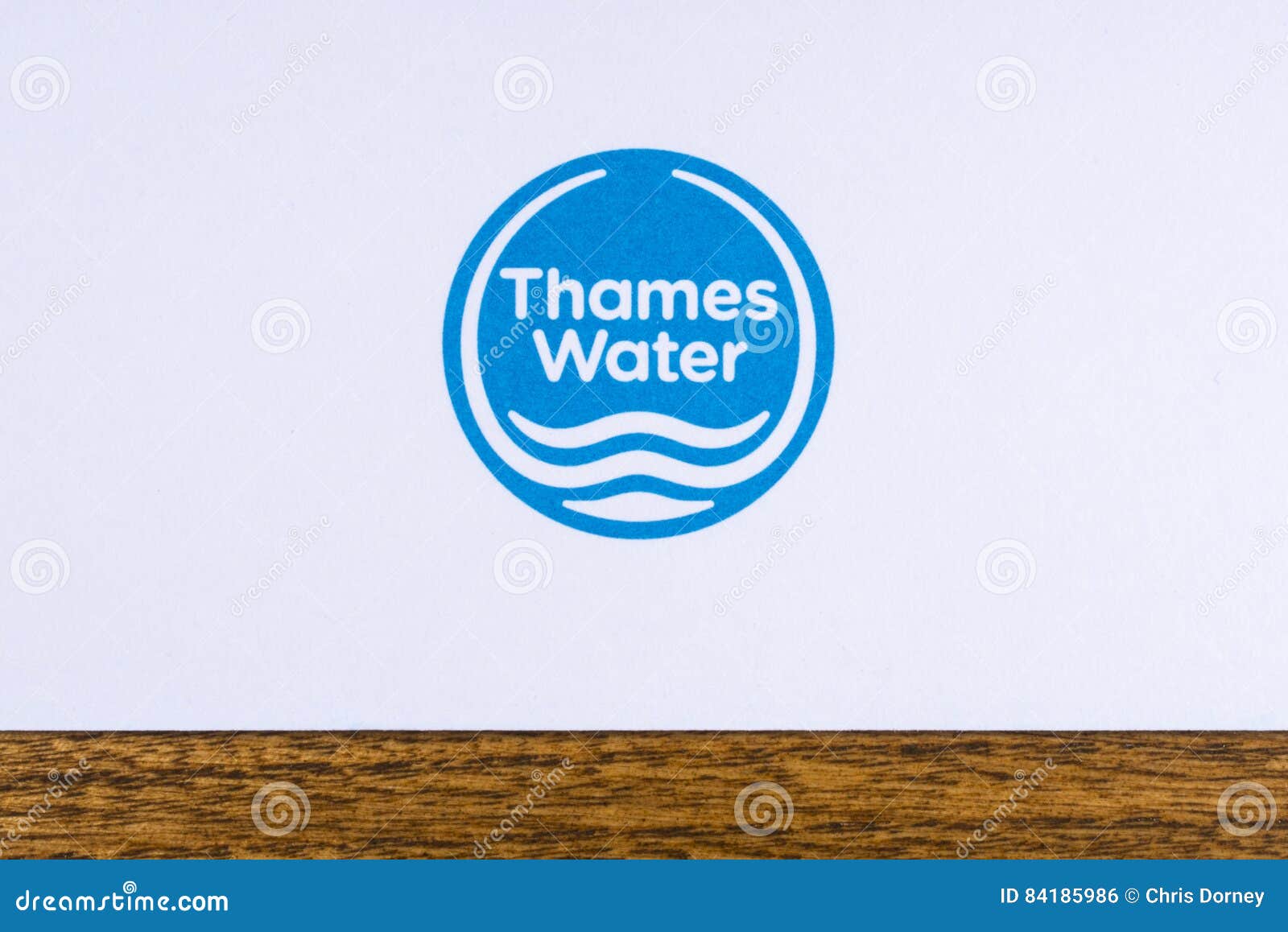 Thames Water-Logo redaktionelles foto. Bild von abzeichen - 84185986