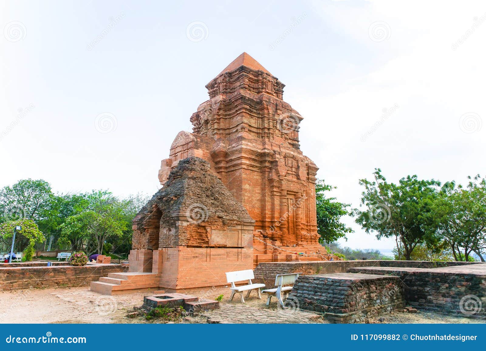 Thap Poshanu Tower. Binh Thuan, Vietnam Stock Photo - Image of people ...