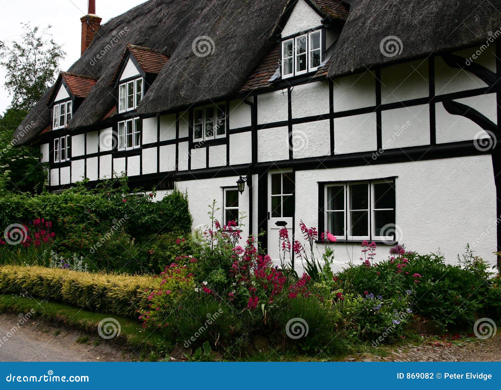 Thatched cottage stock photo. Image of country, oxfordshire - 869082