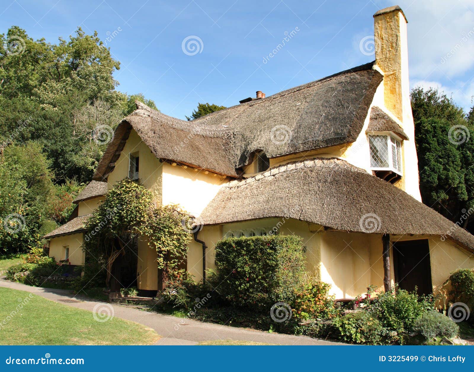 Thatched English Cottages stock image. Image of history - 3225499