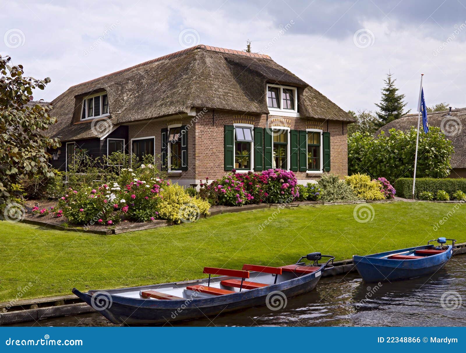 Thatched Farmhouse Near Canal Stock Photo - Image of vacation, farm ...