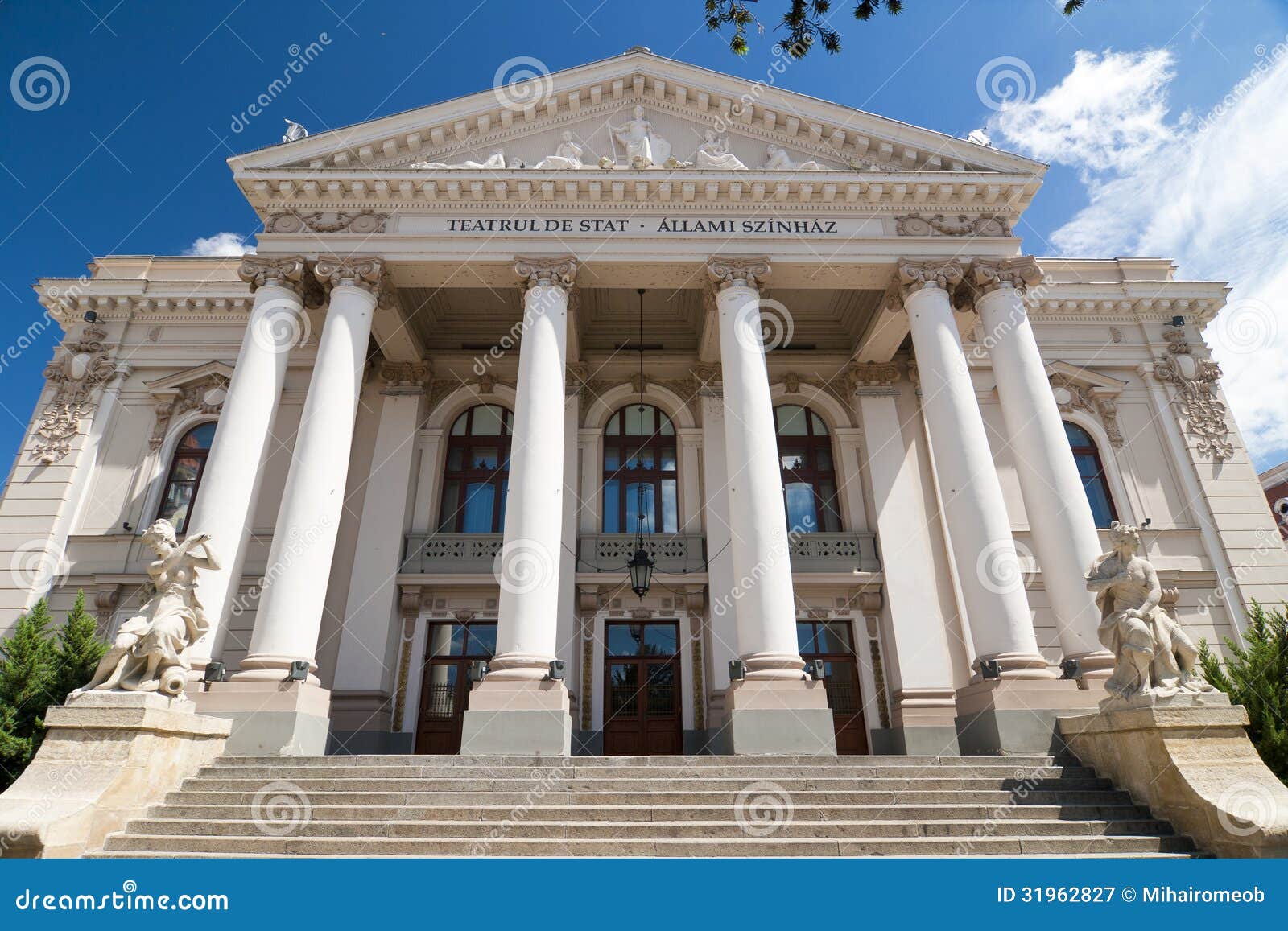 Theater building Oradea stock image. Image of opera, landmark - 31962827