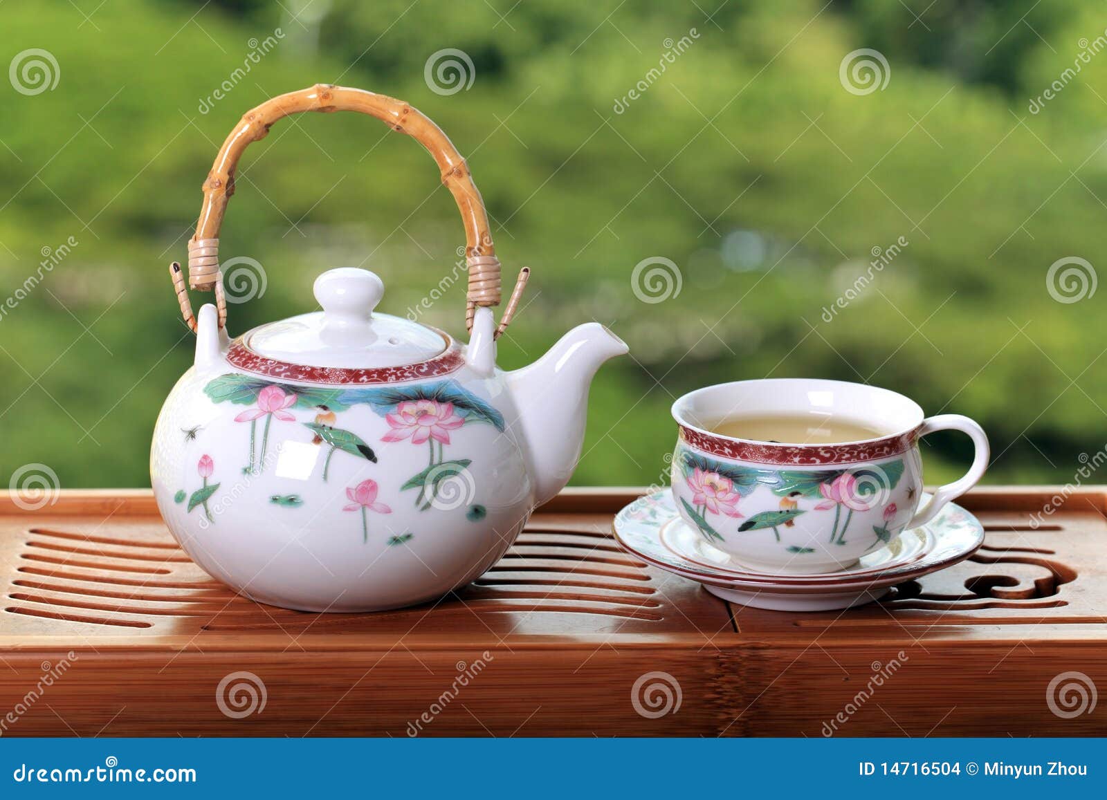 Theepot met Chinese thee stock foto. Image of azië, decoratief - 14716504