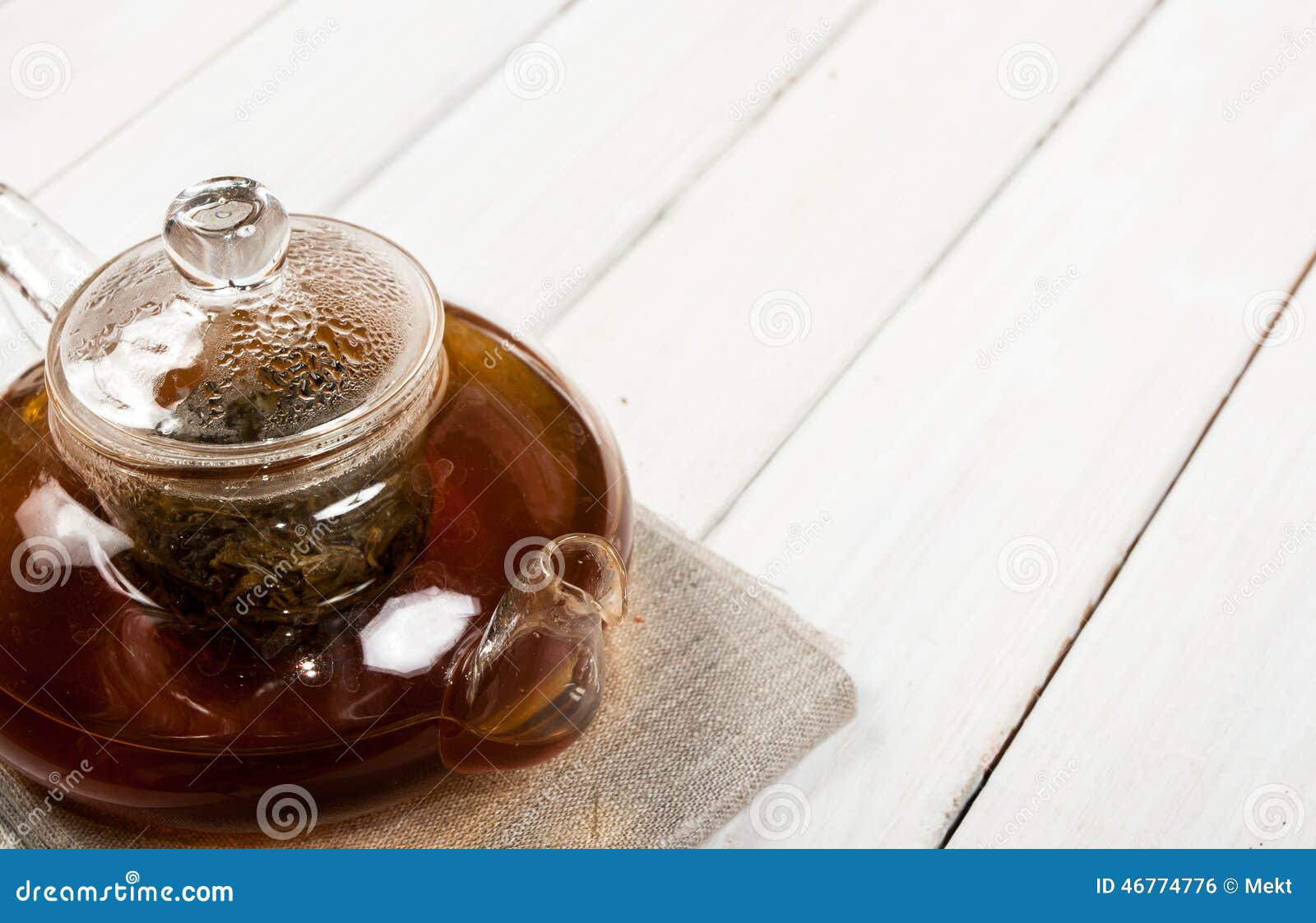 Theepot verse thee stock foto. Image of gezond, rood - 46774776