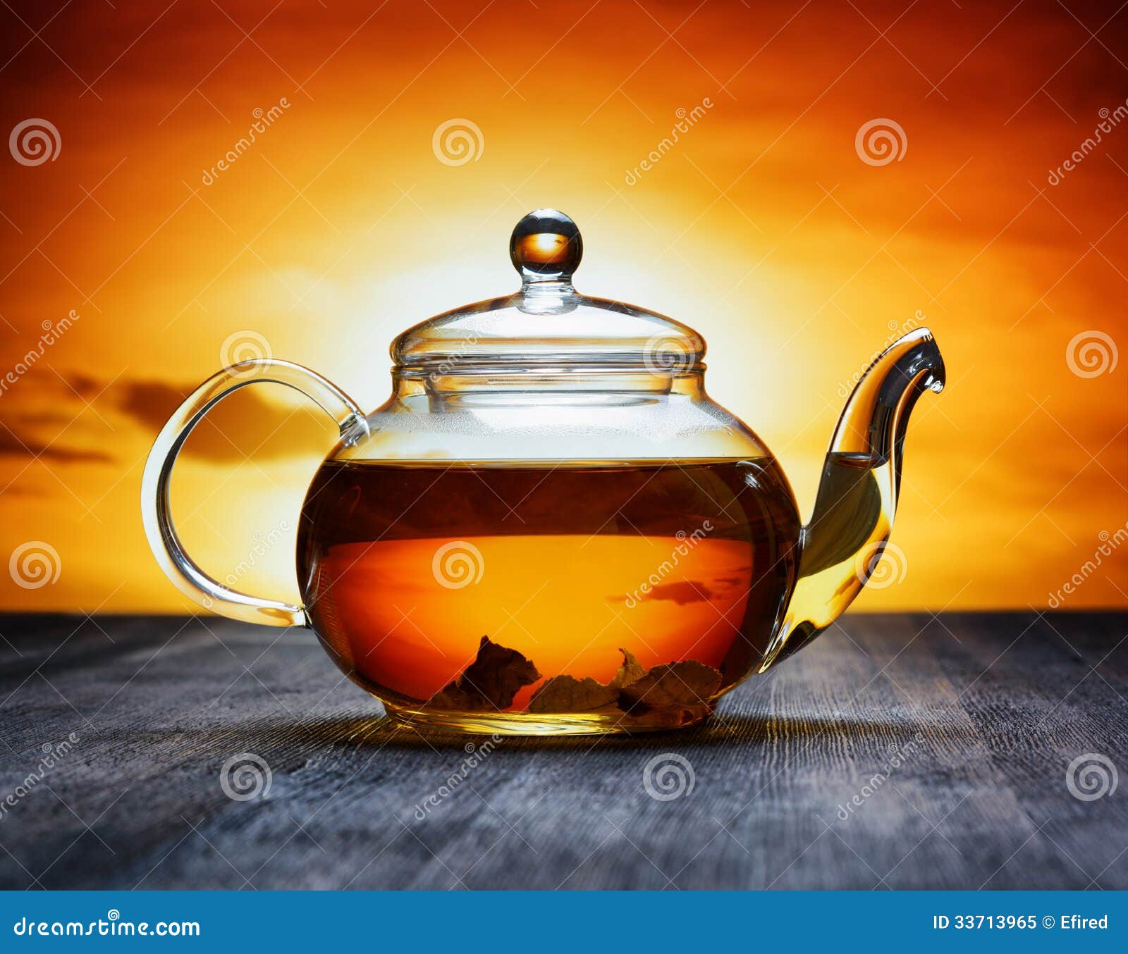 Theepot Verse Thee Op Hemelachtergrond Stock Afbeelding - Image of ...