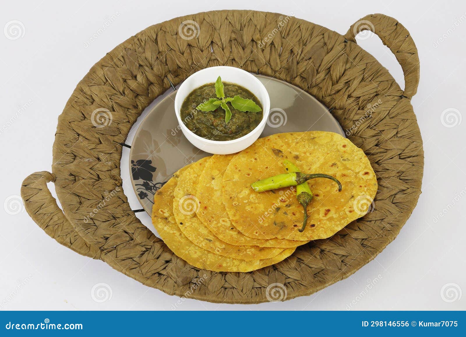 Thepla or Methi Thepla - Gujarati Dish Stock Photo - Image of besan ...