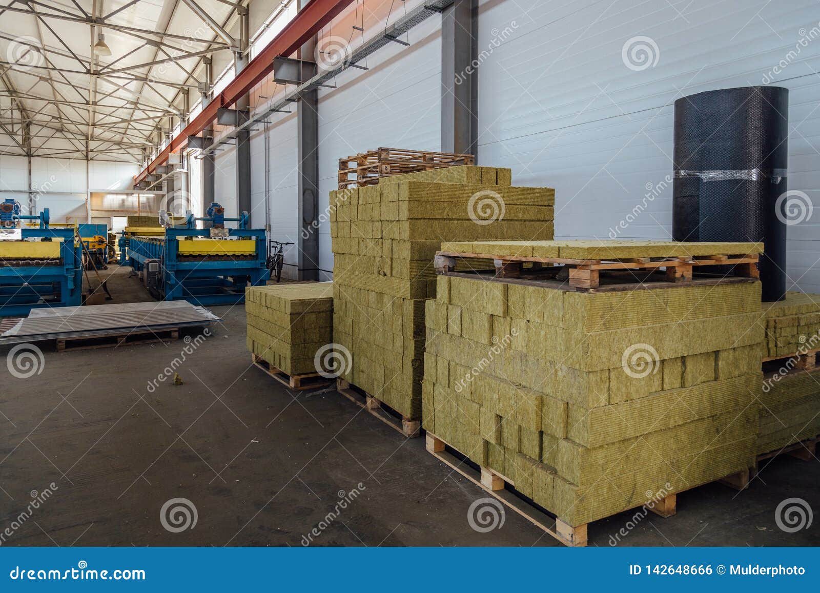 Thermal Insulation Fiberglass Material in Insulation Panel Workshop ...