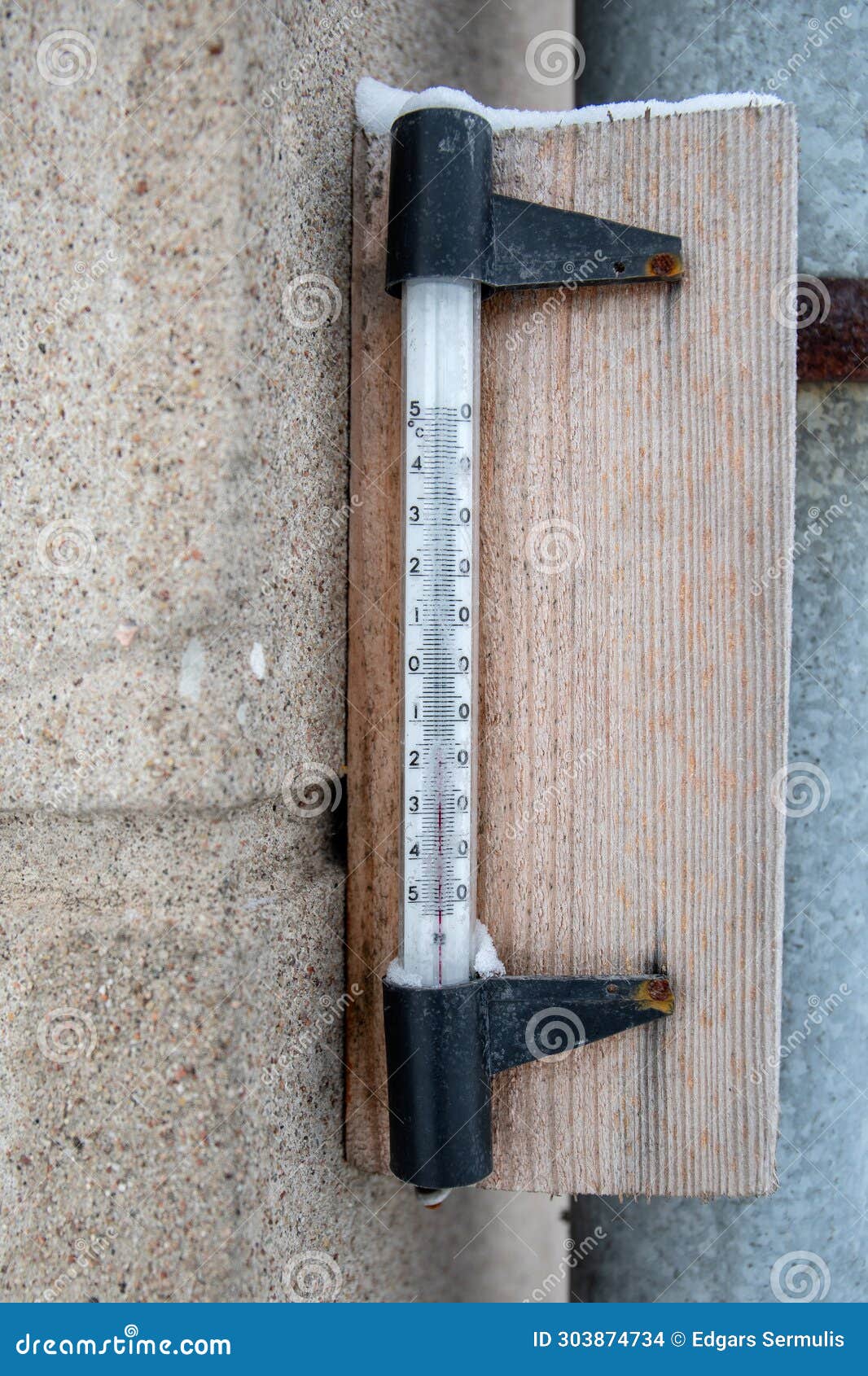 Thermometer Shows Low Temperatures in Celsius. Cold and Frost Stock ...