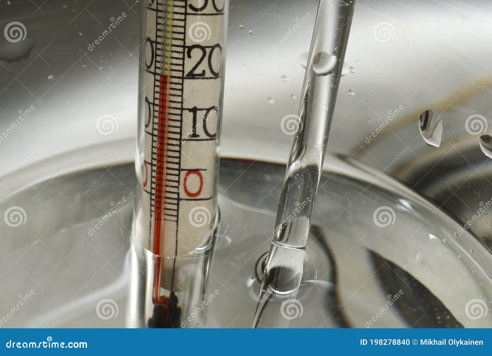 Thermometer Shows the Temperature of the Developer 20 Degrees C Stock ...