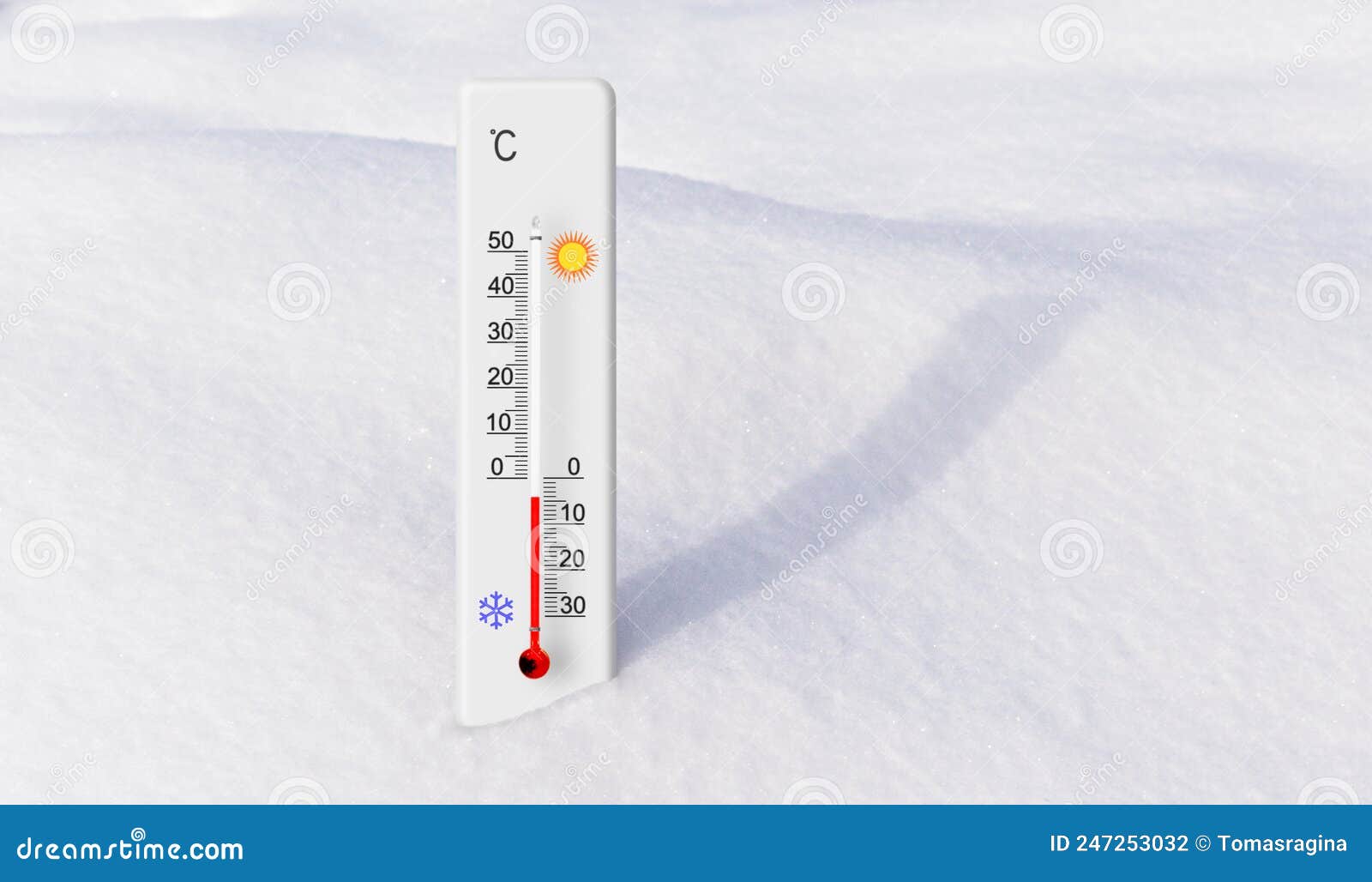 Thermometer in the Snow. Ambient Temperature Minus 4 Degrees Stock ...