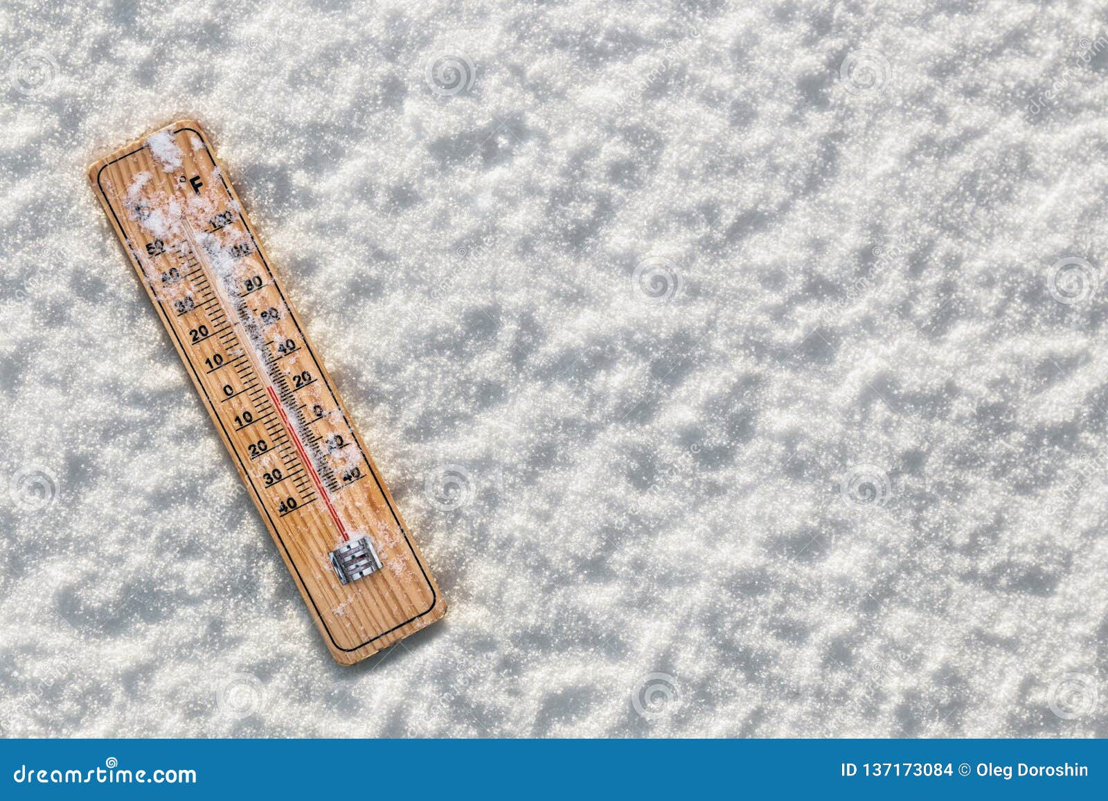 Thermometer in the Snow with Freezing Temperatures Stock Photo - Image ...