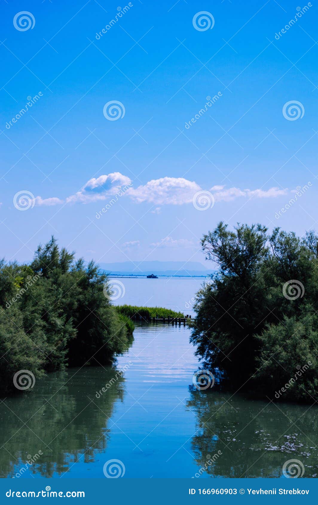 Narrow Strait Royalty-Free Stock Photography | CartoonDealer.com #53784659