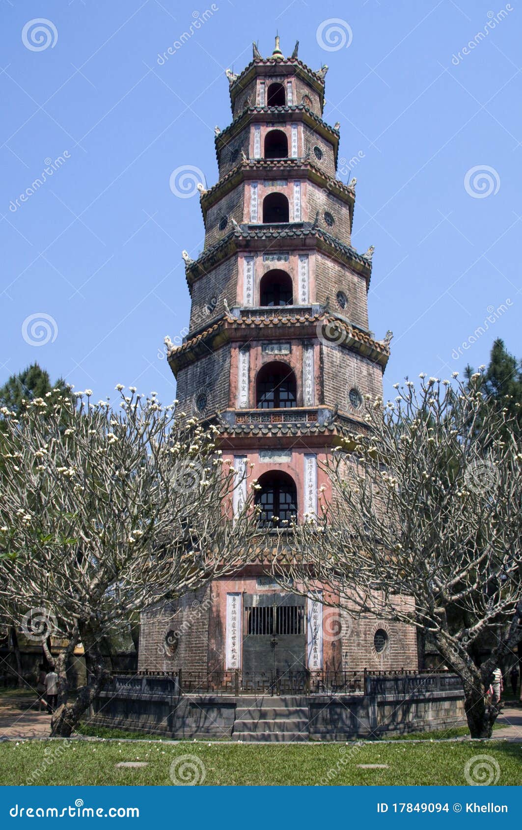 Thien Mu Pagoda stock photo. Image of tourist, spirituality - 17849094