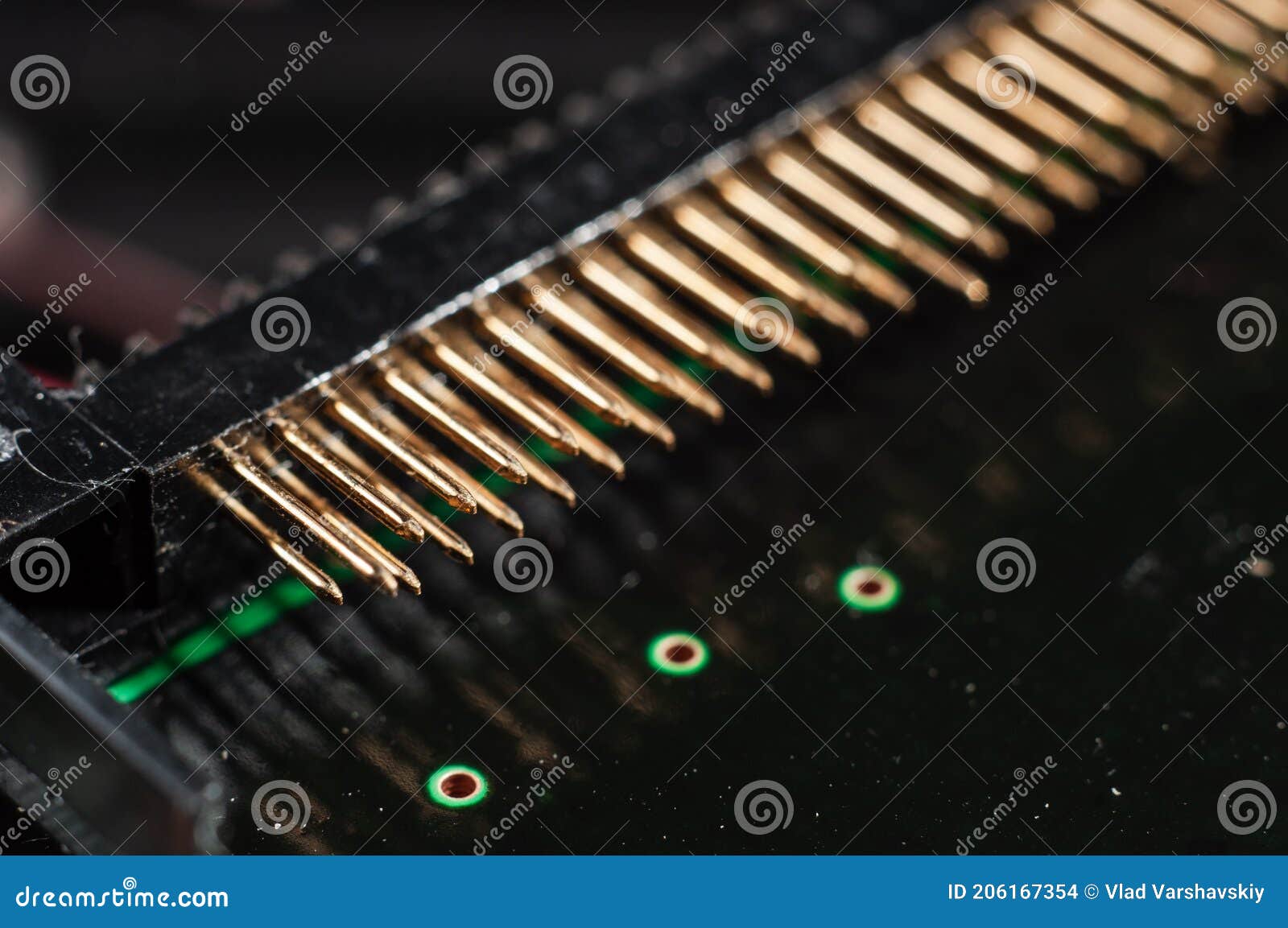 Thin, Sharp Gold-colored Contacts for High-speed Close-up, Macro ...