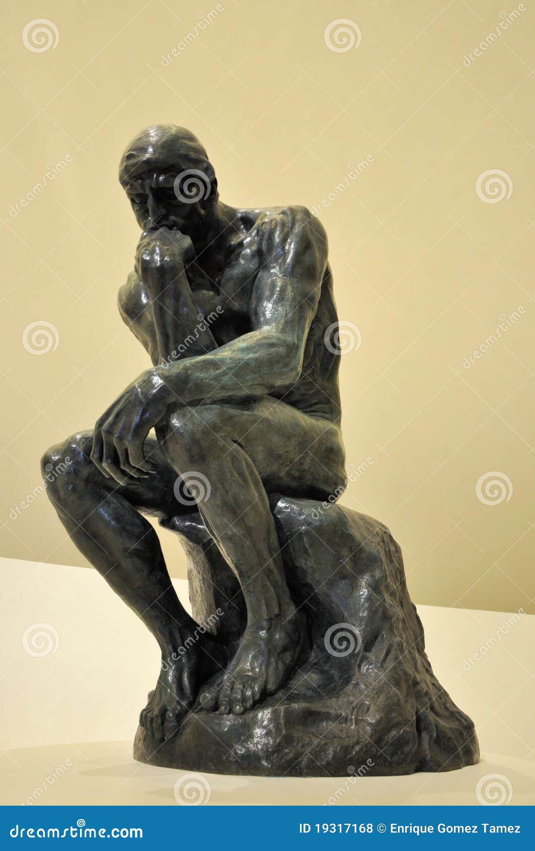 The Thinker editorial stock photo. Image of bronze, statue - 19317168