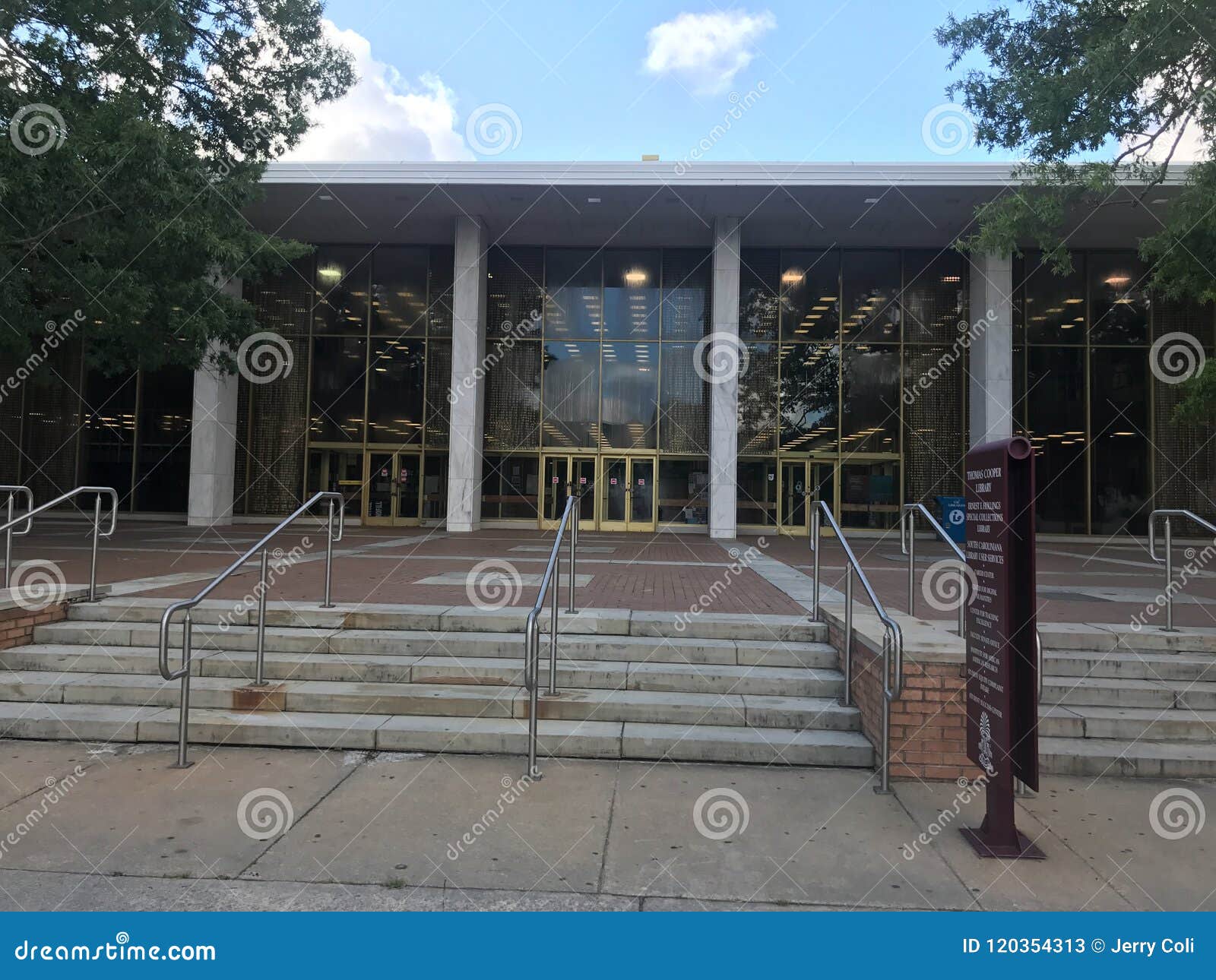 Thomas Cooper Library On The Campus Of The University Of South Carolina ...