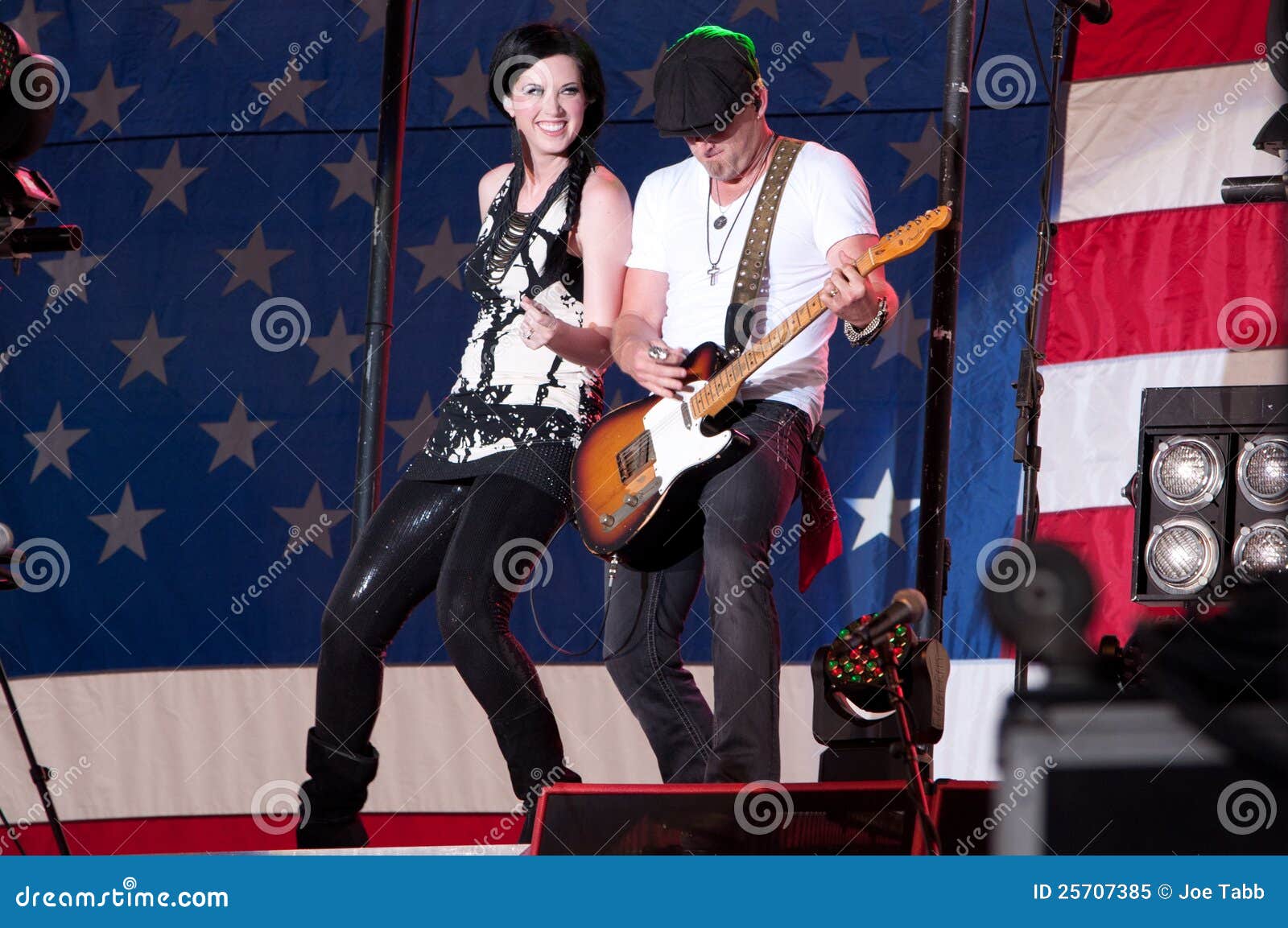 Thompson Square 001 editorial image. Image of artists - 25707385