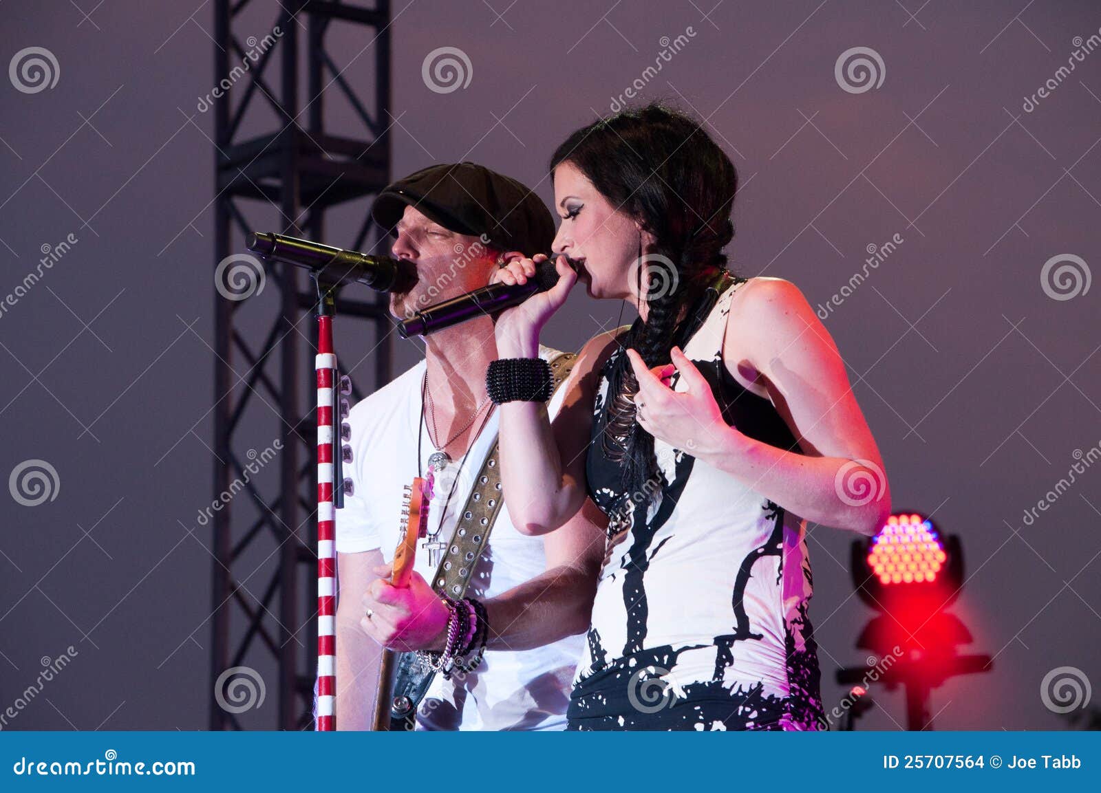 Thompson Square editorial stock image. Image of sing - 25707564