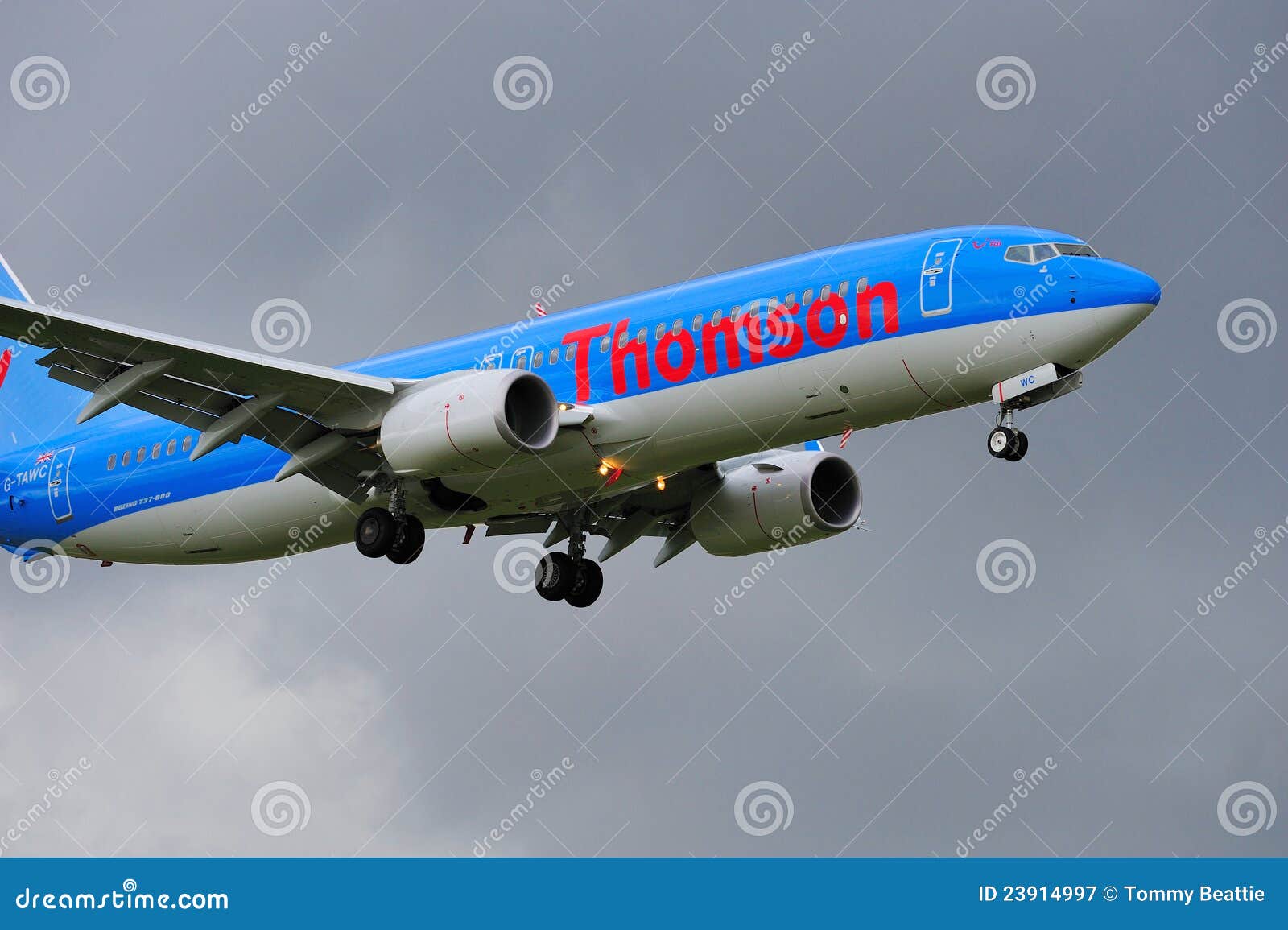 Thomson Boeing 737 editorial photography. Image of airline - 23914997