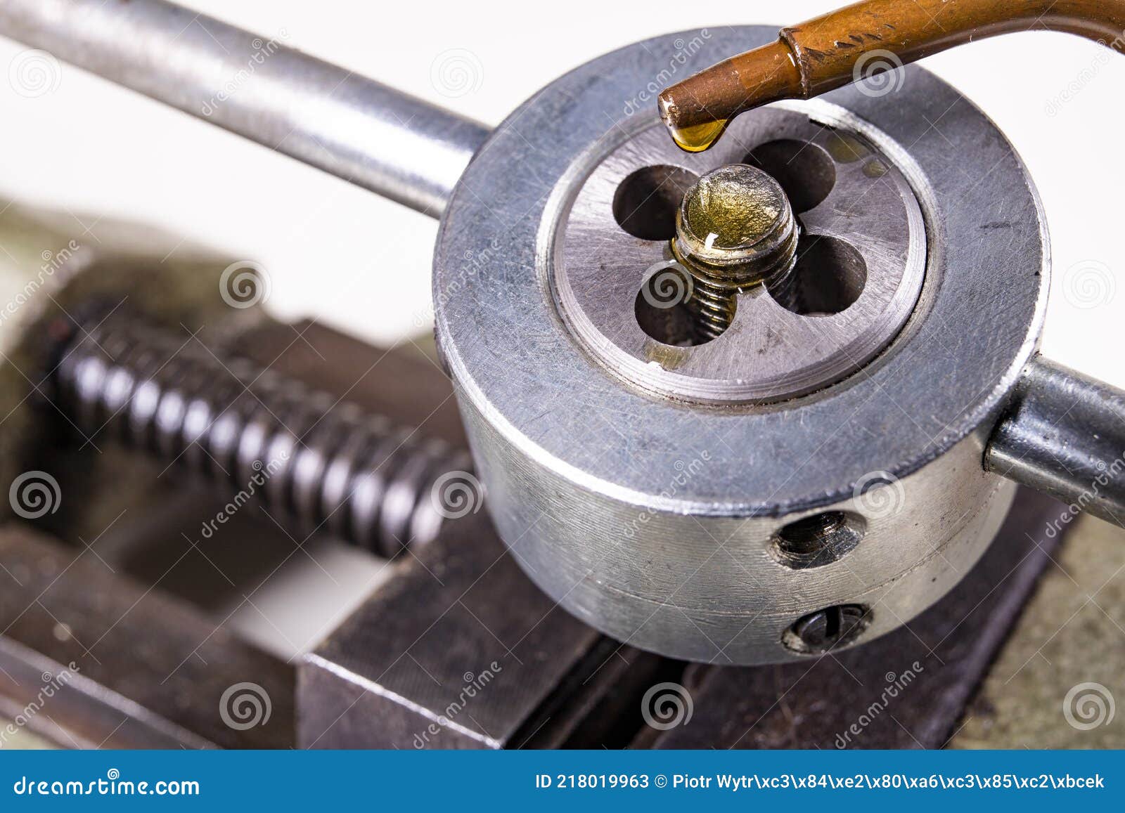 Thread Cutting Cut in the during Operation. Oil Drops from the Oiler on ...